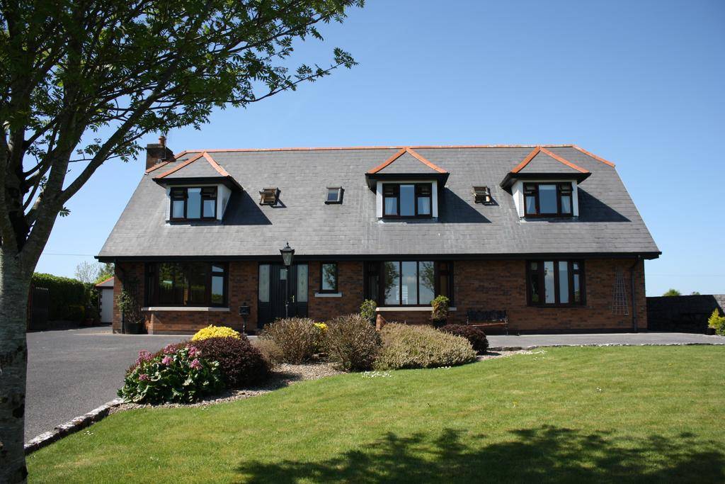 Fairways Lodge, Prestwich : hotel during the day - Dayuse.com