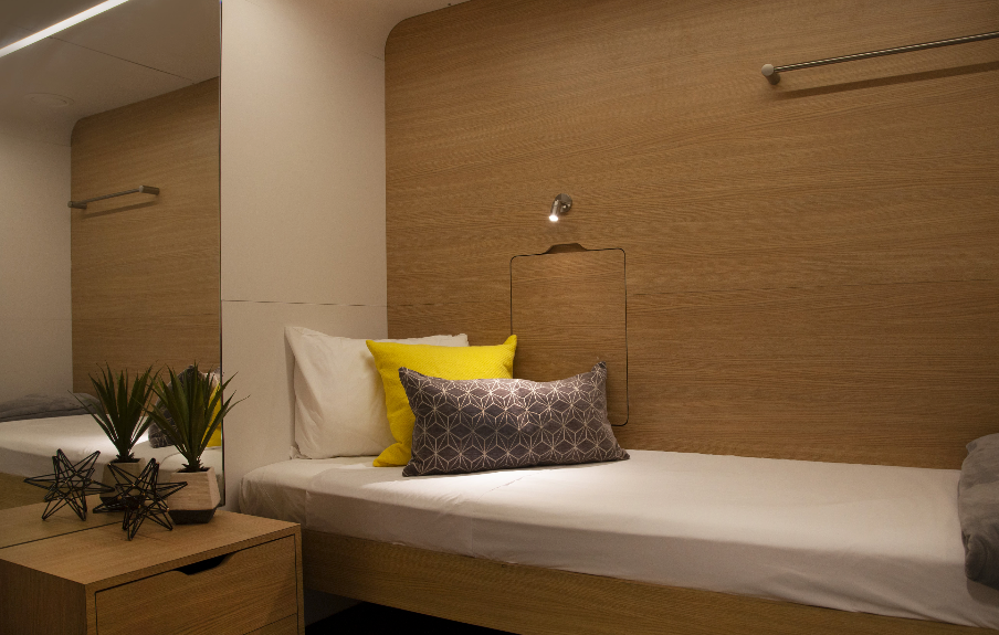 Sleepbox Lounge IAD, Sterling : hotel during the day - Dayuse.co.uk