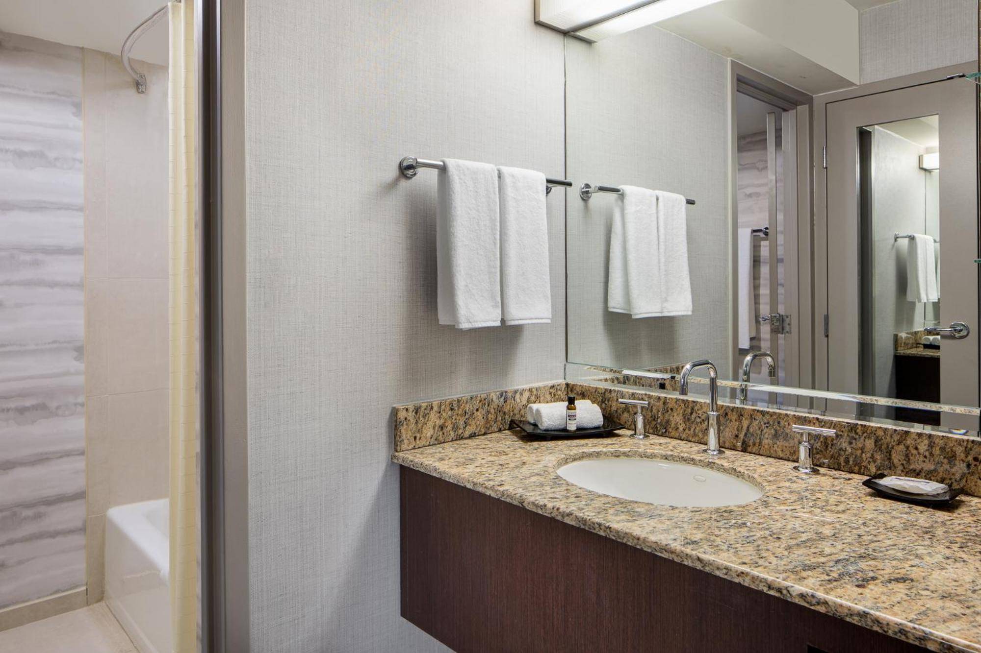 Hyatt Regency DFW, Dallas : -56% during the day - Dayuse.com