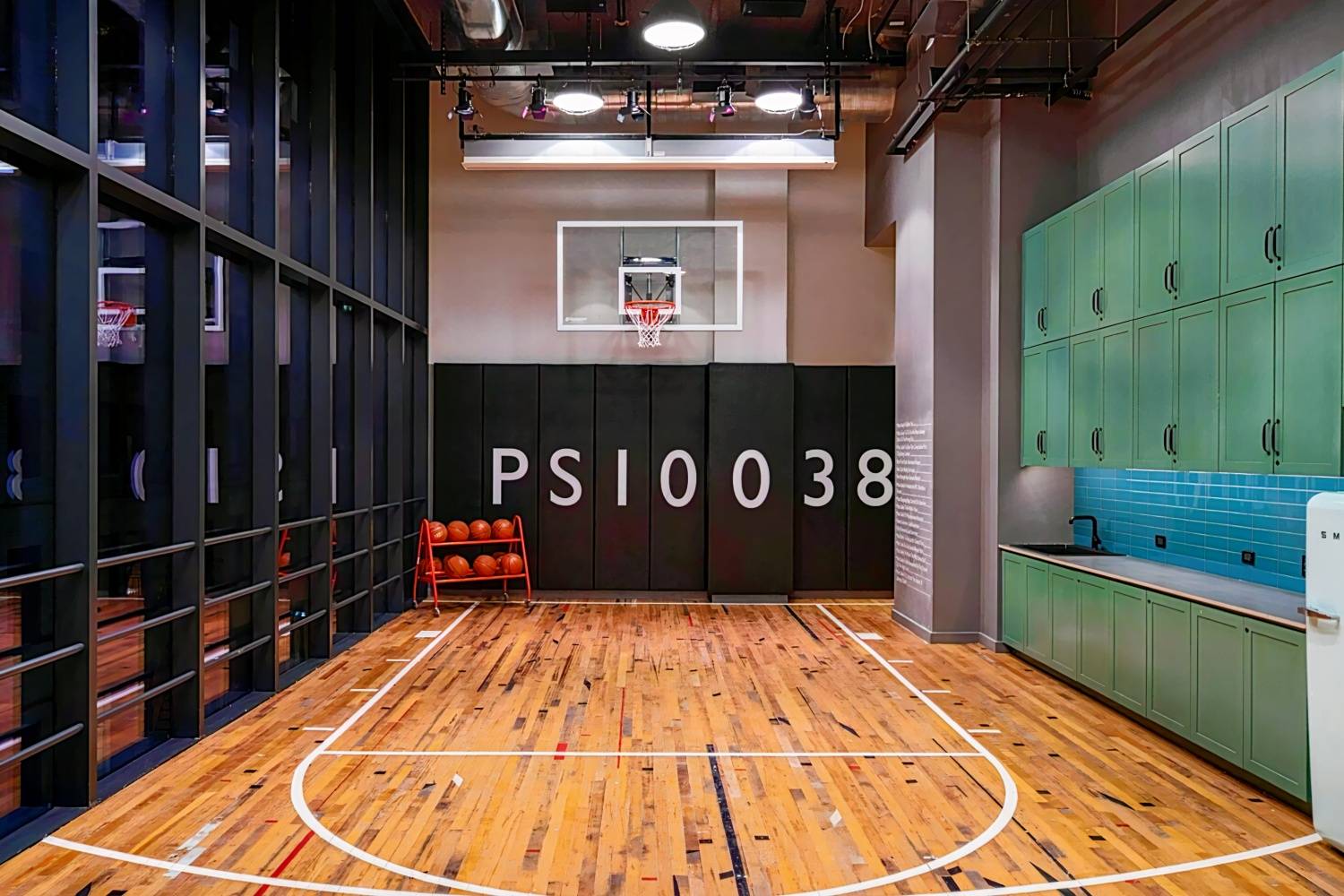 Moxy NYC Downtown, Financial District : -74% during the day - Dayuse.com