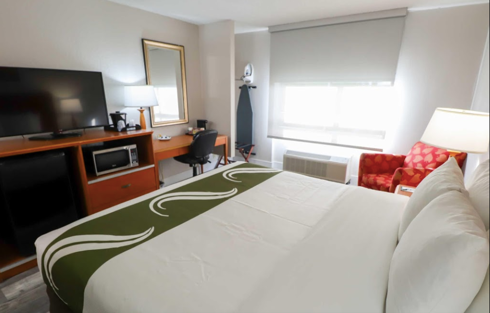 Quality Inn Miami Doral, Doral : hotel during the day - Dayuse.sg