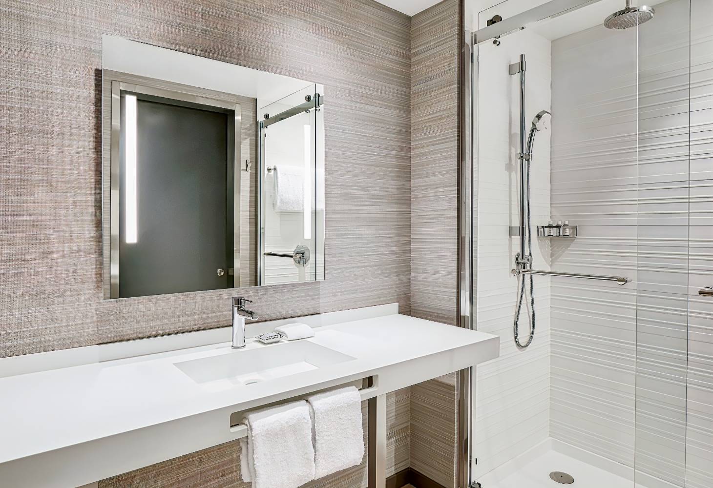 AC Hotel by Marriott Phoenix Biltmore, Camelback East Village : -57% ...