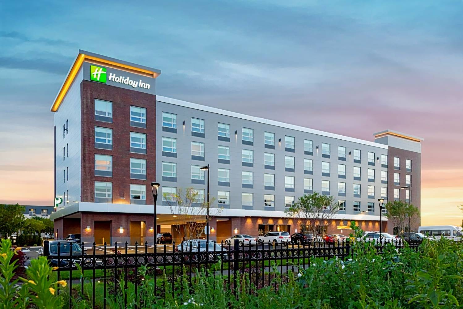 Holiday Inn Boston Logan Airport - Chelsea, Chelsea : Gün boyunca -16% ...