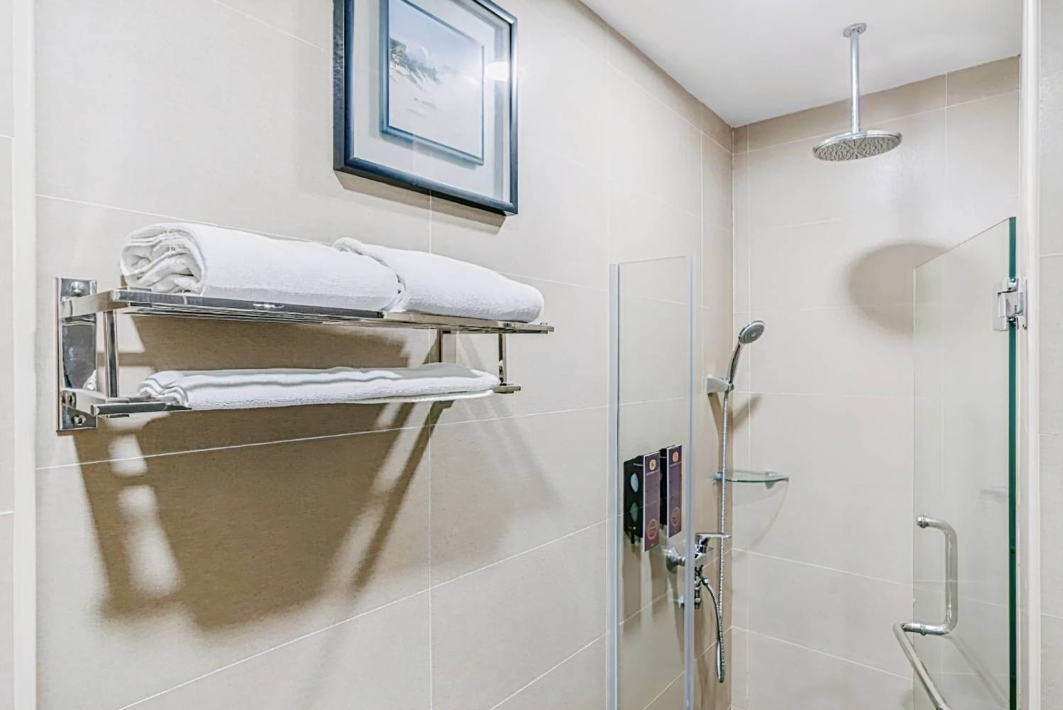 Rest Bugis Hotel, Rochor : hotel during the day - Dayuse.com