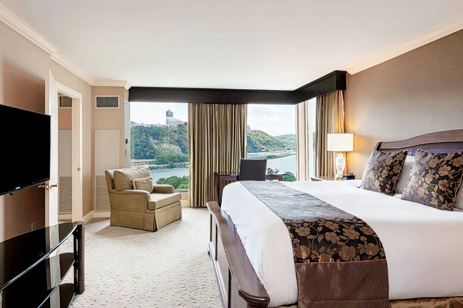 Early Check-In Hotels - Check in hotel now - Dayuse.com