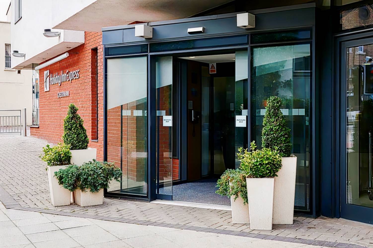 在Dayuse.com.hk，預訂位於Gloucestershire 的 Holiday Inn Express Cheltenham ...