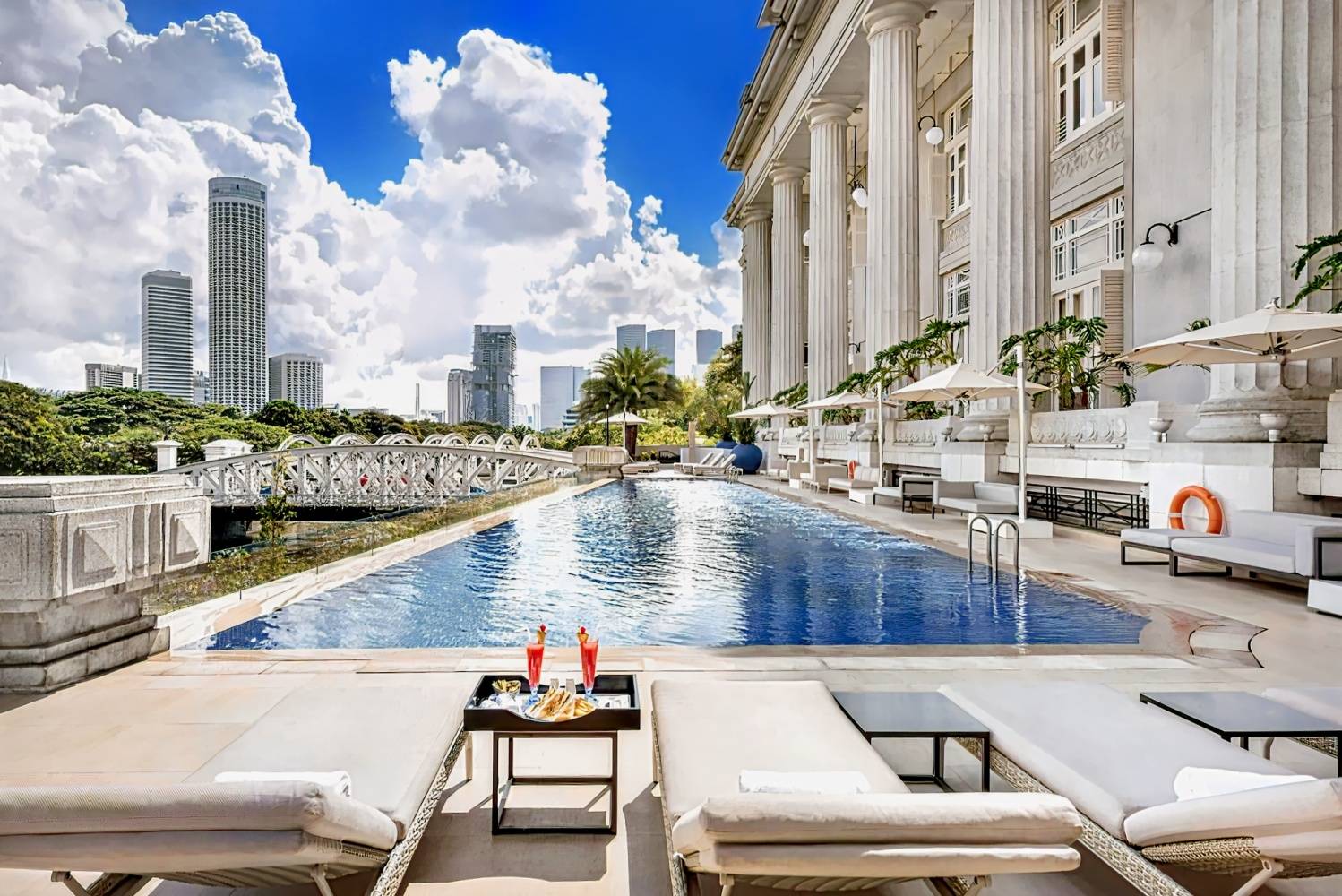 The Fullerton Hotel Singapore, Marina Bay: durante o dia • Reservado ...