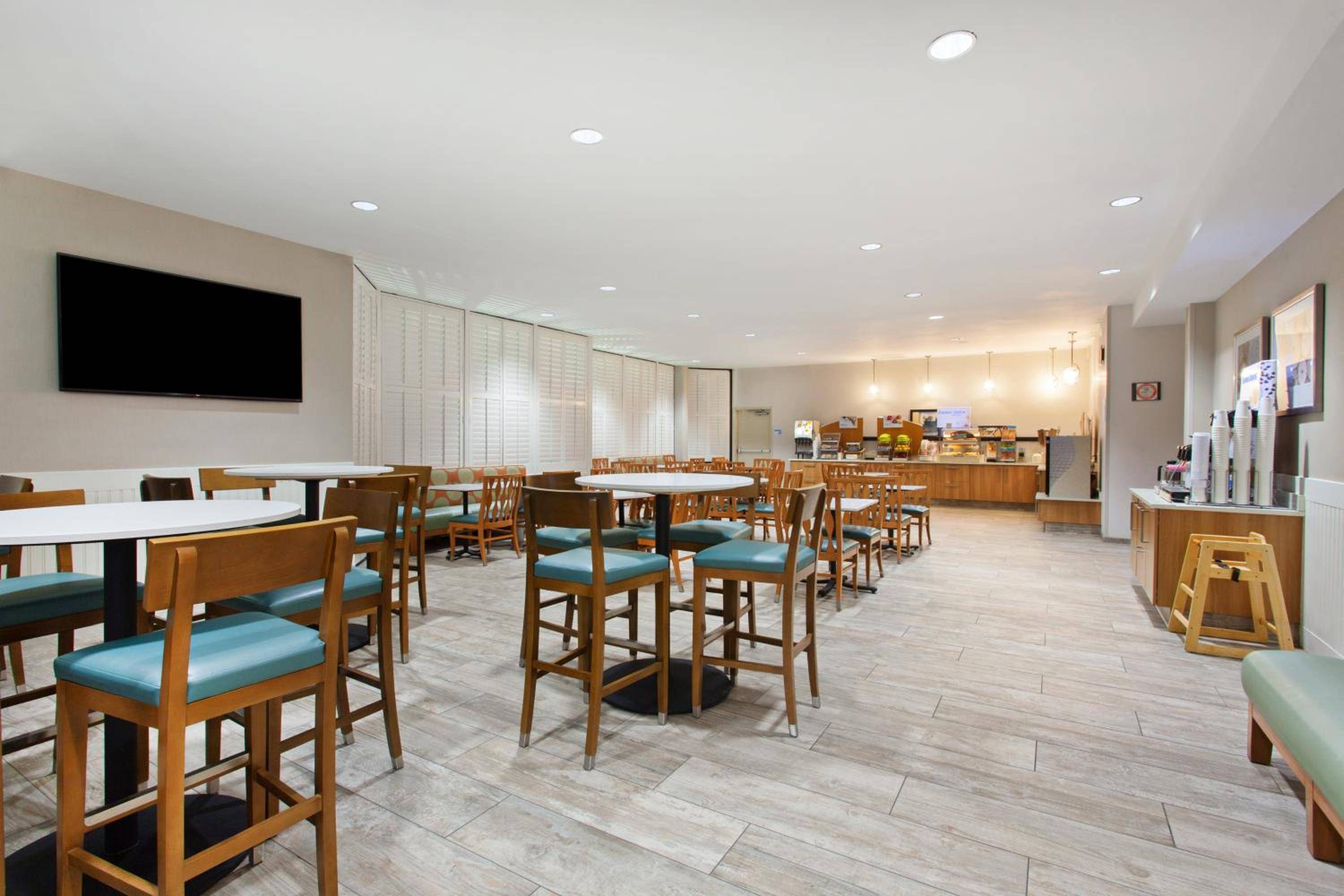 Holiday Inn Express Newport Beach, an IHG Hotel, Newport Beach : -43% ...
