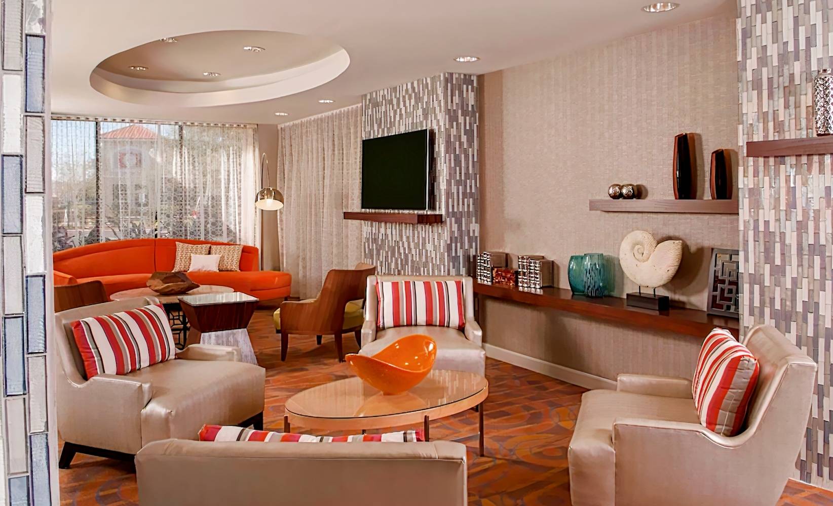 Hampton Inn Orlando-International Airport, Orlando, FL en journée ...