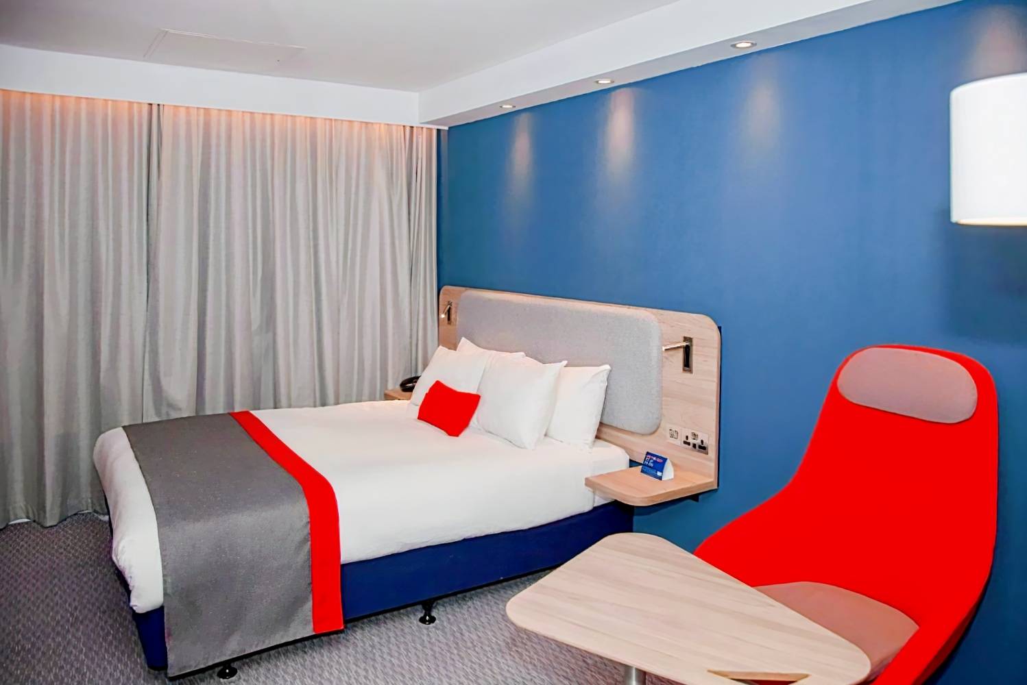 Holiday Inn Express Cardiff Bay, Cardiff : Ein Tag im Hotel - Dayuse.de