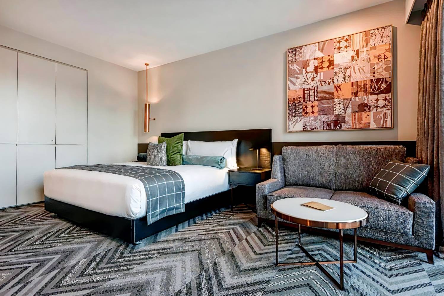 Peppers Kings Square Hotel, Perth : hotel during the day - Dayuse.co.uk