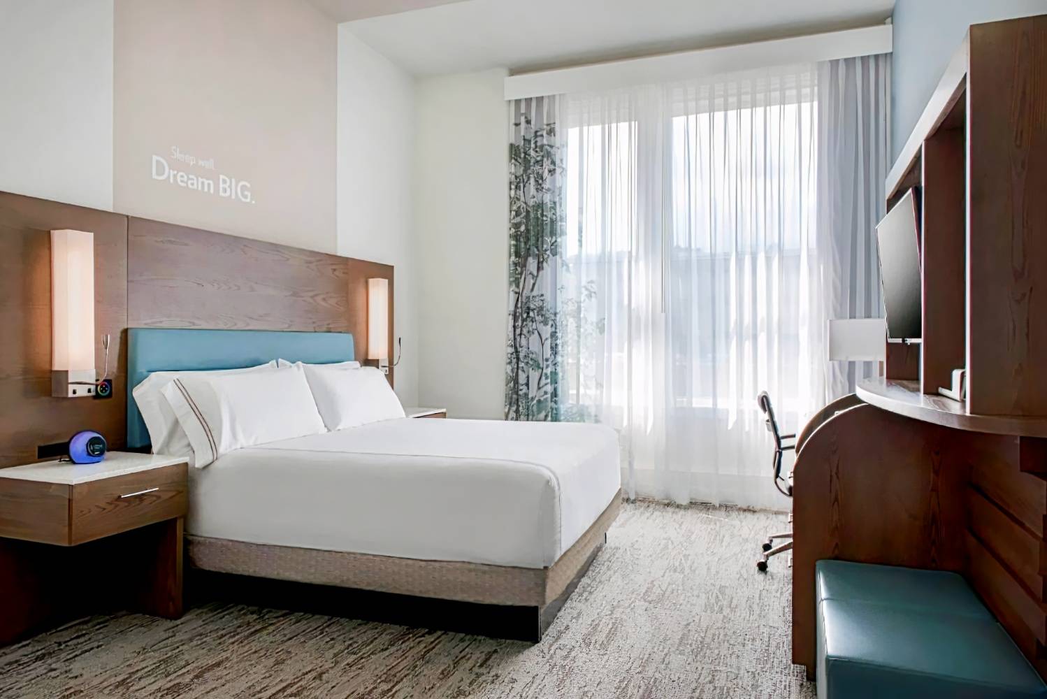 EVEN Hotel Pittsburgh Downtown, Downtown : hotel during the day - Dayuse.sg