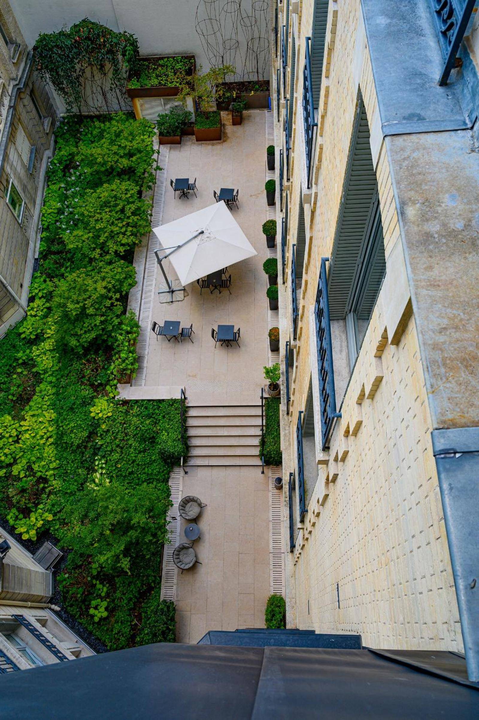 La Clef Champs-Élysées Paris by The Crest Collection, Paris 8ème : -30% ...