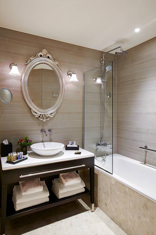 La Clef Louvre Paris by The Crest Collection, Paris 1er : -39% during ...