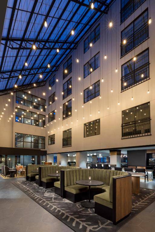 Arcadian Hotel Brookline, Brookline : hotel during the day - Dayuse.com