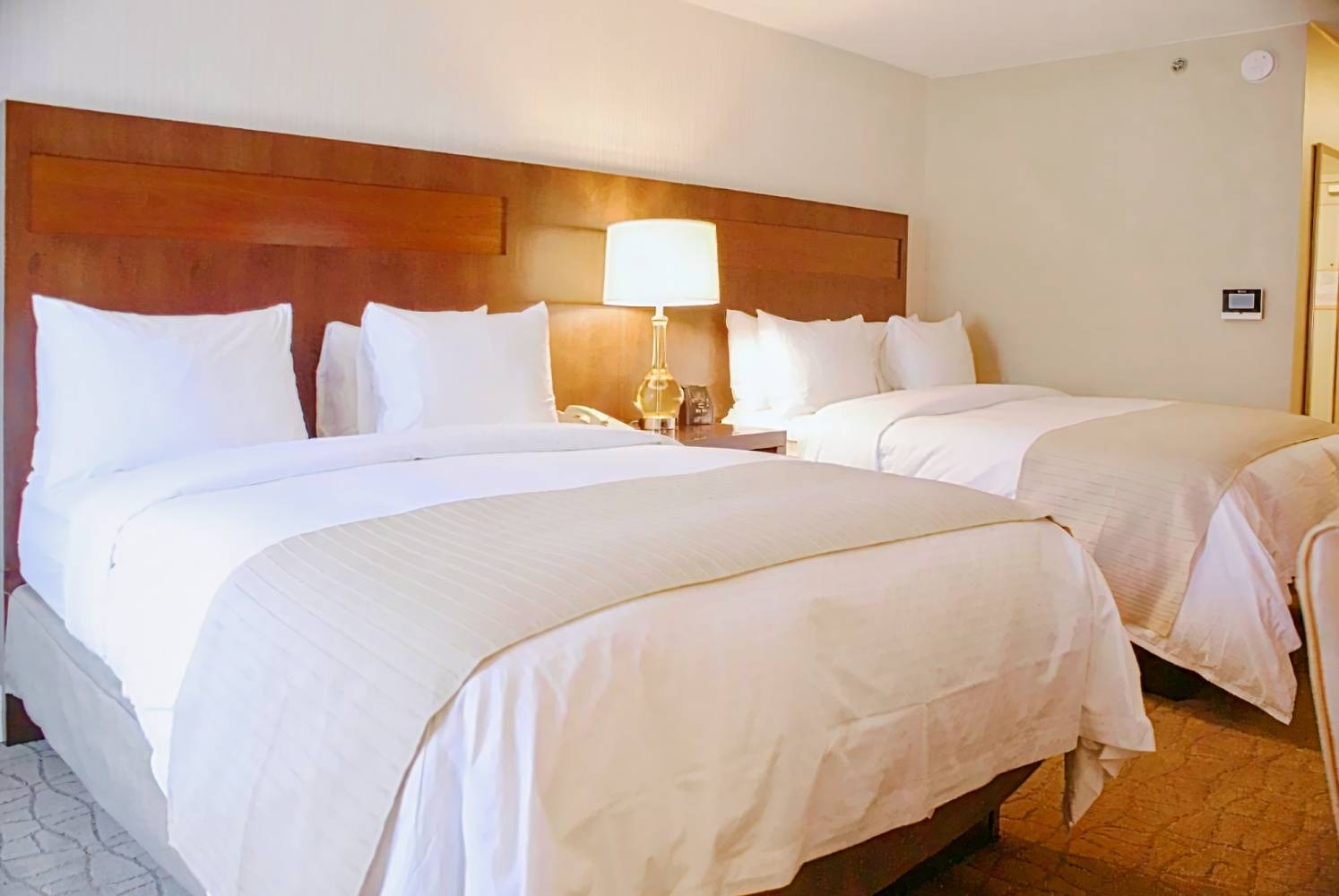 DoubleTree by Hilton Pittsburgh-Green Tree, Pittsburgh, PA : -30% ...