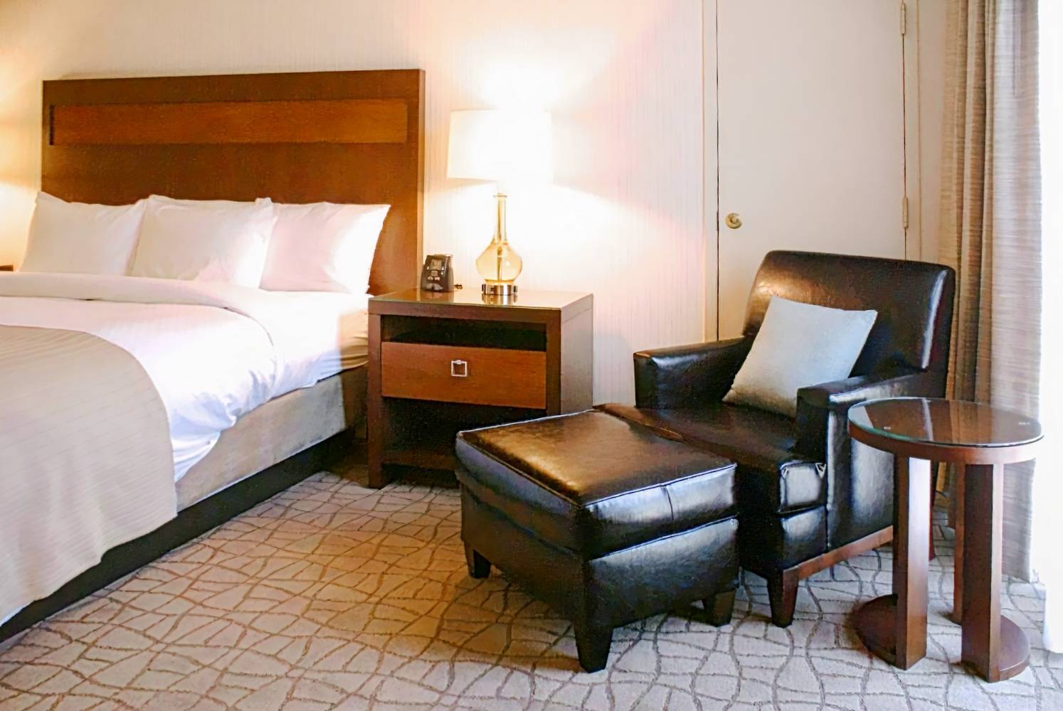 DoubleTree by Hilton Pittsburgh-Green Tree, Pittsburgh, PA : -30% ...