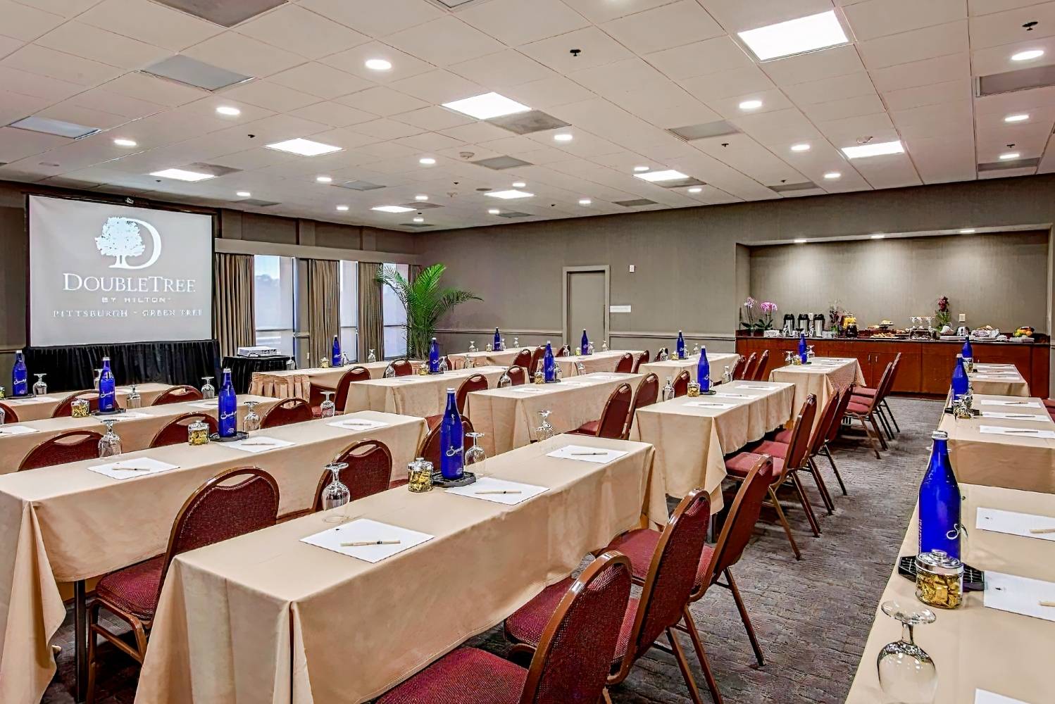 DoubleTree by Hilton Pittsburgh-Green Tree, Pittsburgh, PA : -30% ...