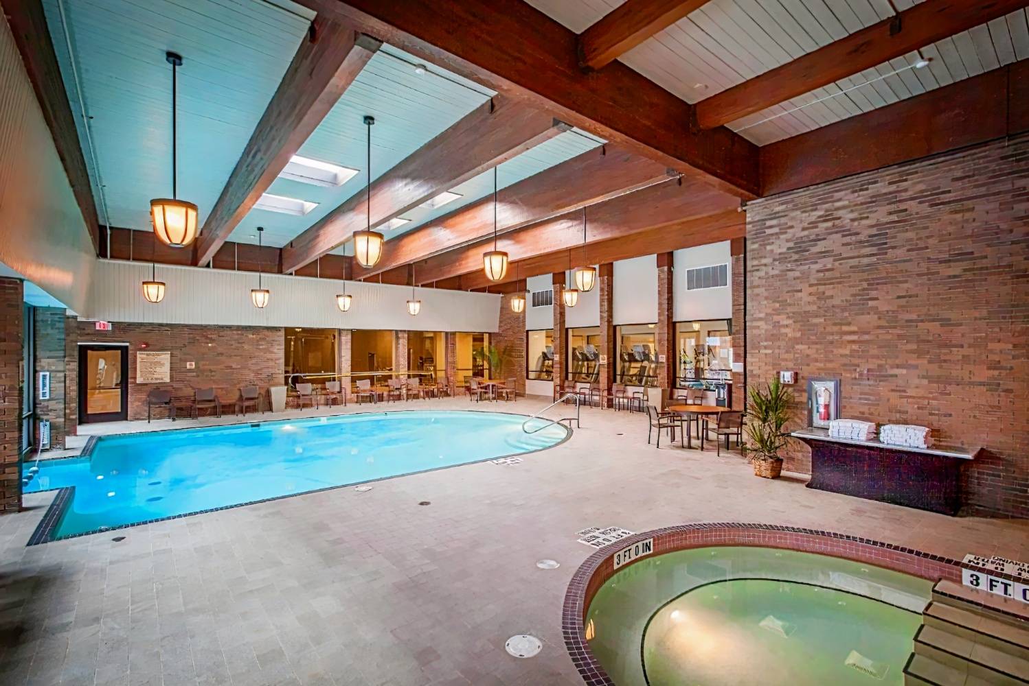 DoubleTree by Hilton Pittsburgh-Green Tree, Pittsburgh, PA : -30% ...