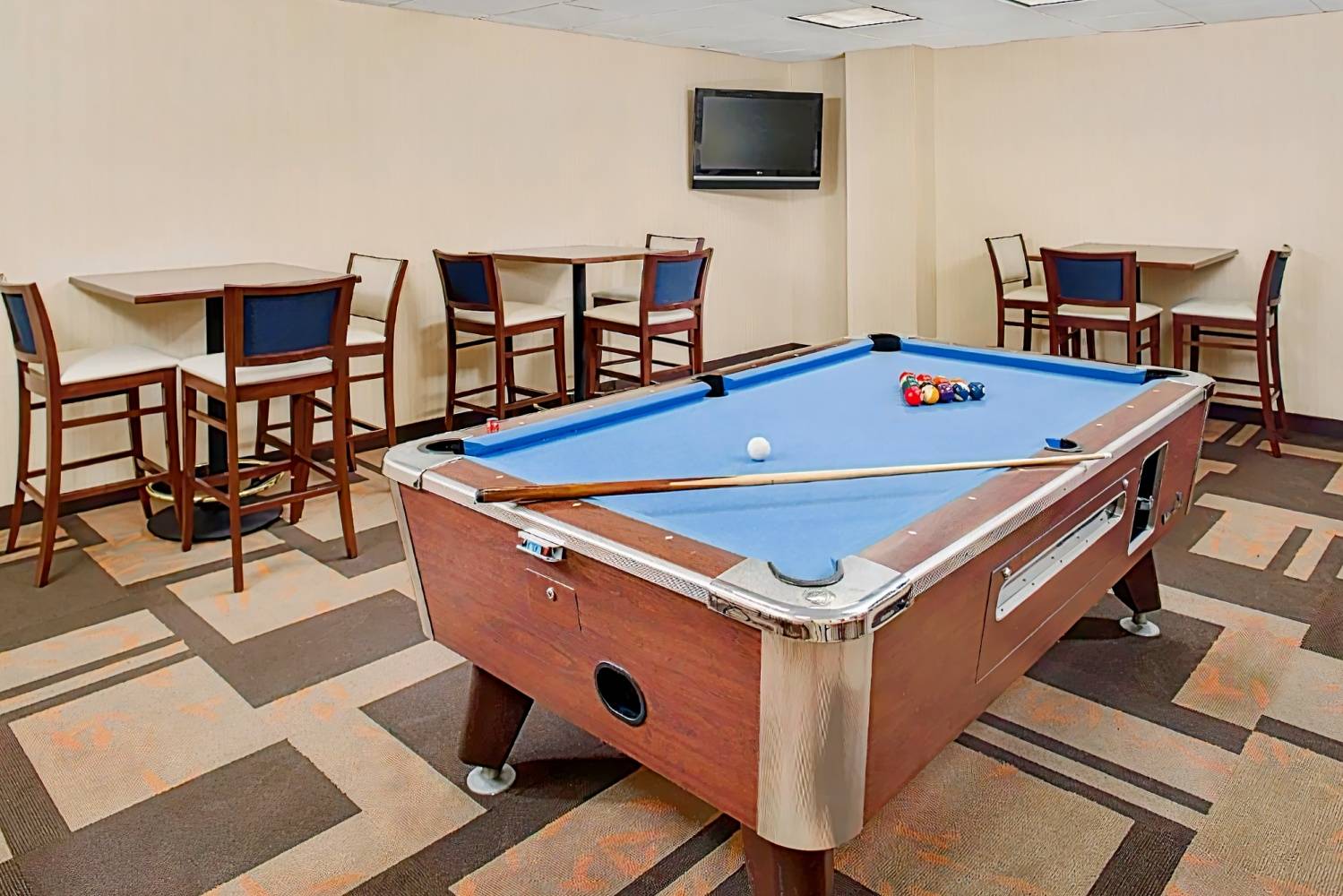 Courtyard by Marriott Montvale, Montvale, NJ : -23% during the day ...