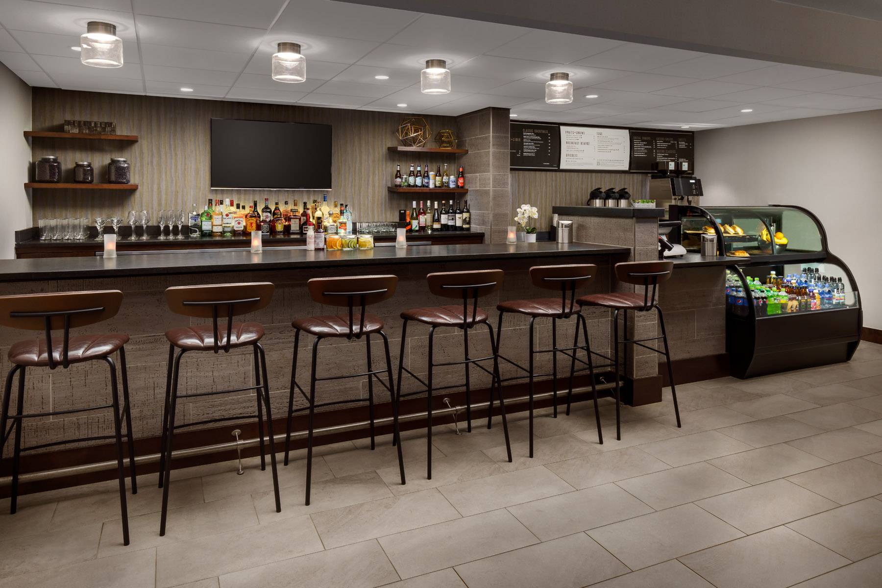 Courtyard by Marriott Manchester-Boston Regional Airport, Manchester ...