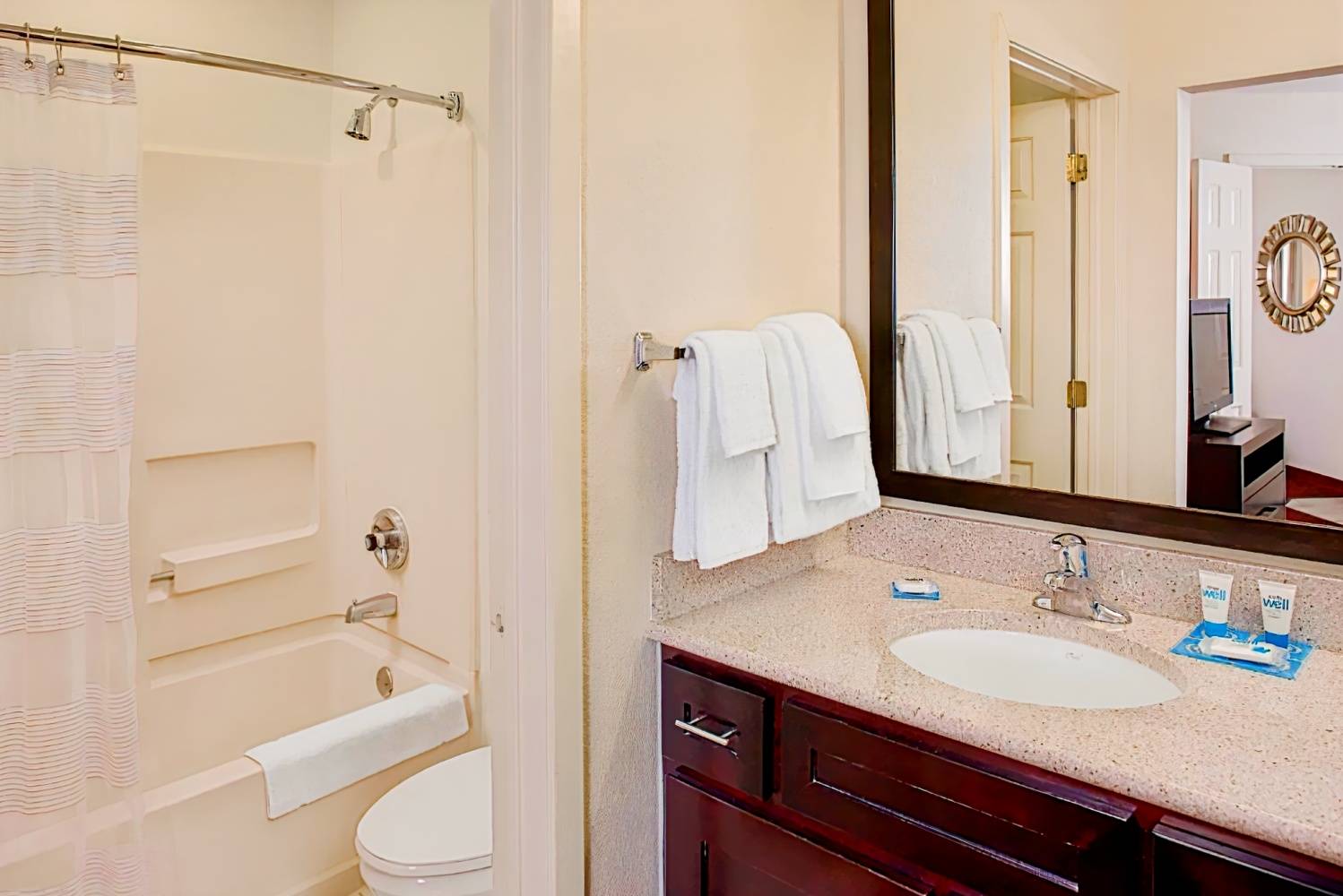 Hyatt House Dallas/Addison, Addison : -44% during the day - Dayuse.com