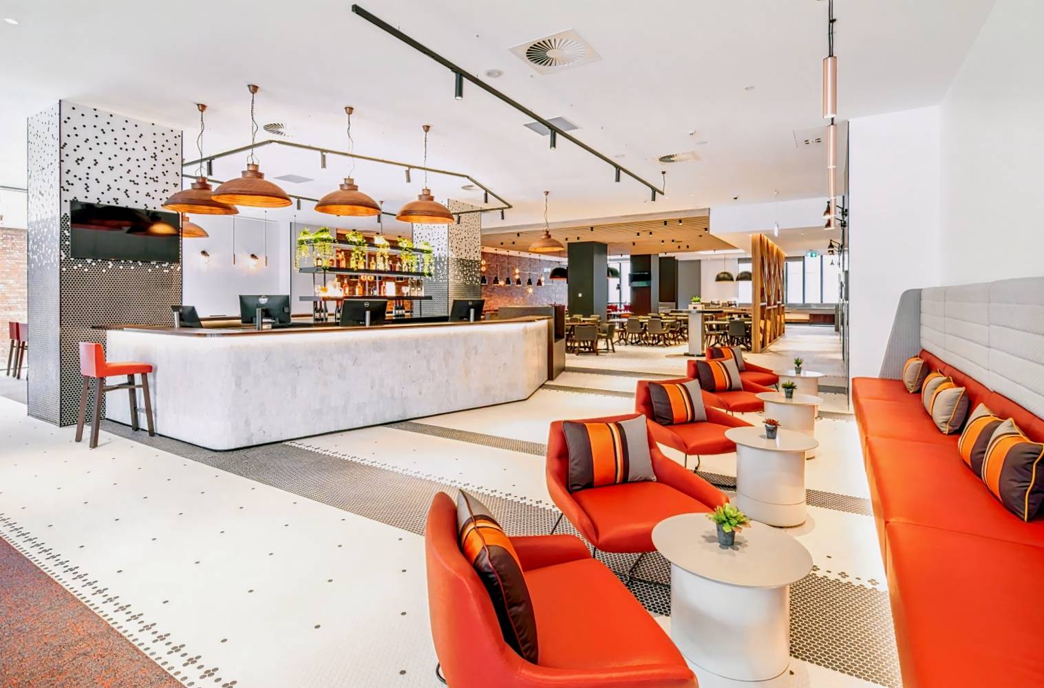 Holiday Inn Express Melbourne Little Collins, Melbourne : -58% during ...