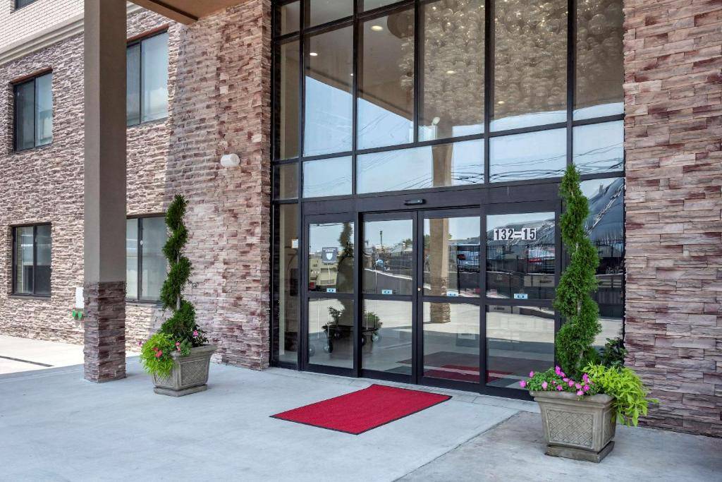 Comfort Inn JFK Airport, Jamaica : -60% during the day - Dayuse.com