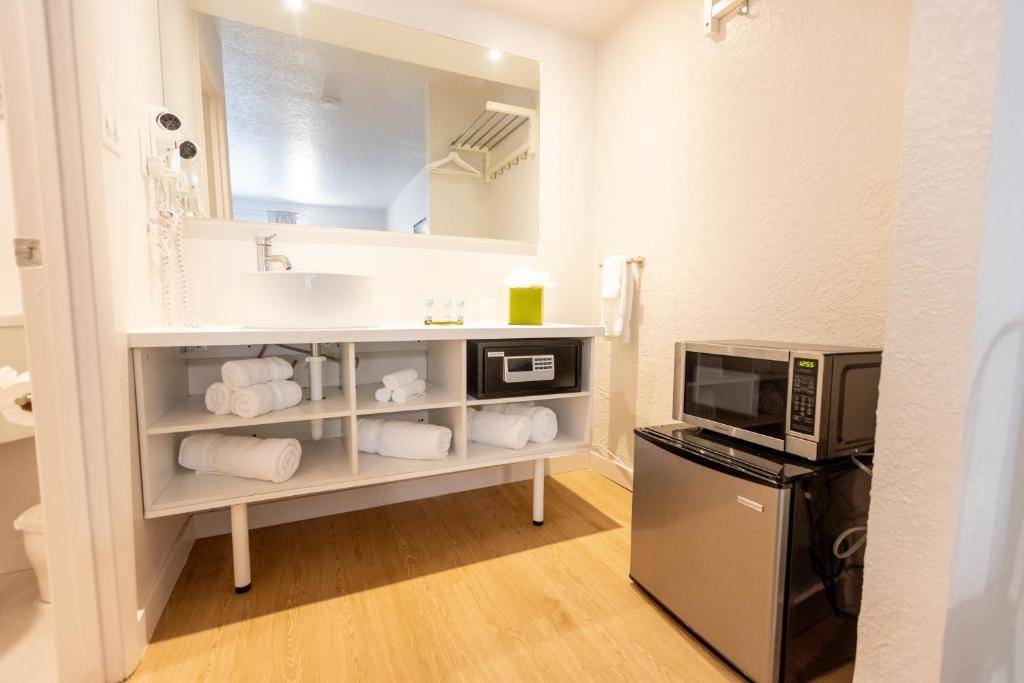 Developer Inn Express Fundamental Hotel, Kissimmee, FL : -40% during ...