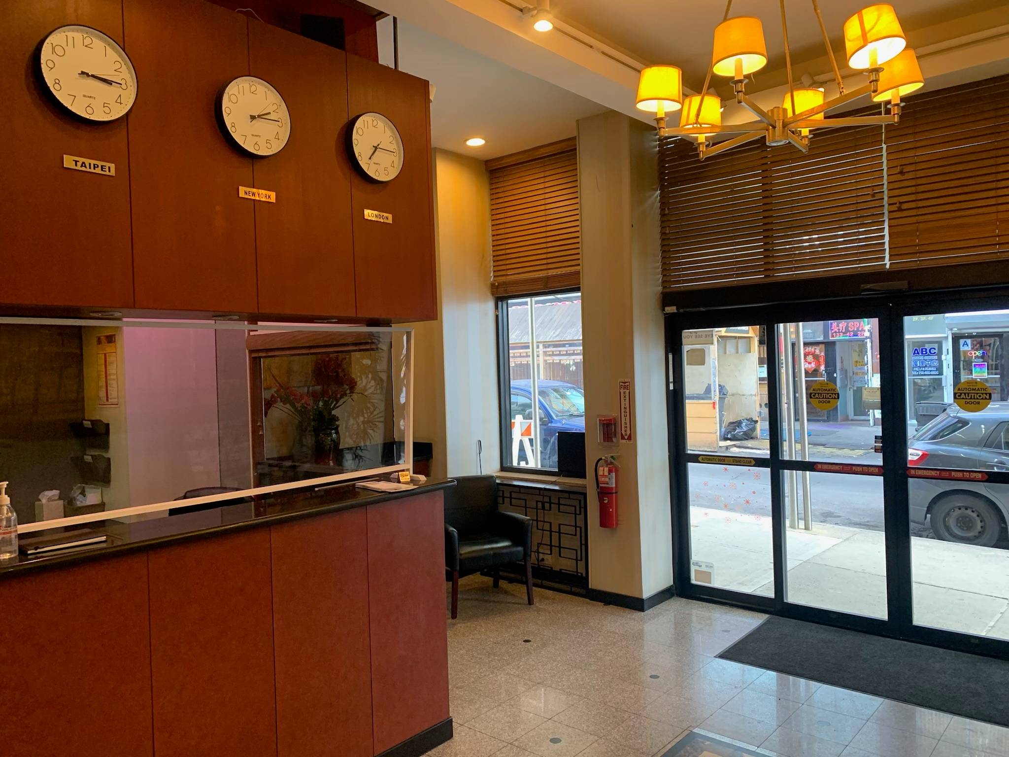 Sky Hotel Flushing/Laguardia Airport, Flushing : -74% during the day ...