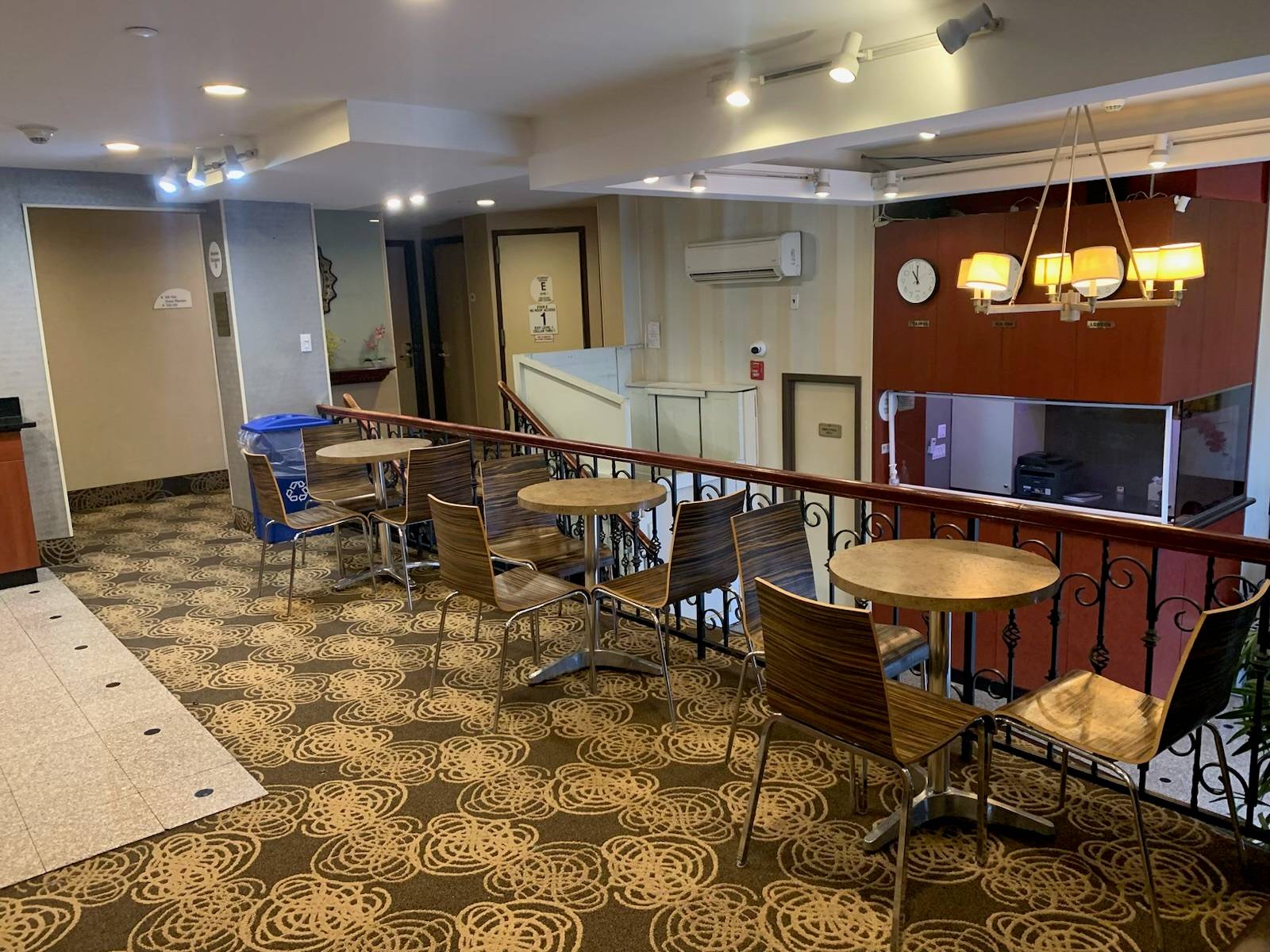 Sky Hotel Flushing/Laguardia Airport, Flushing : -74% during the day ...