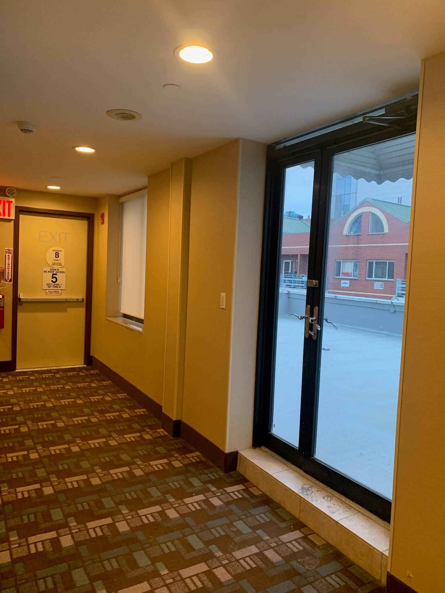 Sky Hotel Flushing/Laguardia Airport, Flushing : -74% during the day ...