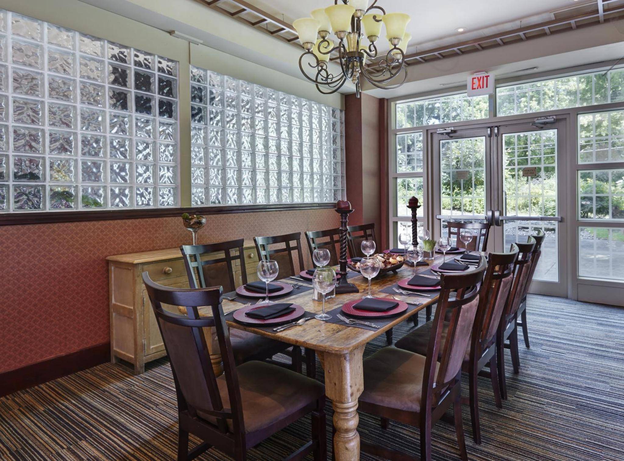 Embassy Suites by Hilton Parsippany, Parsippany : -31% during the day ...