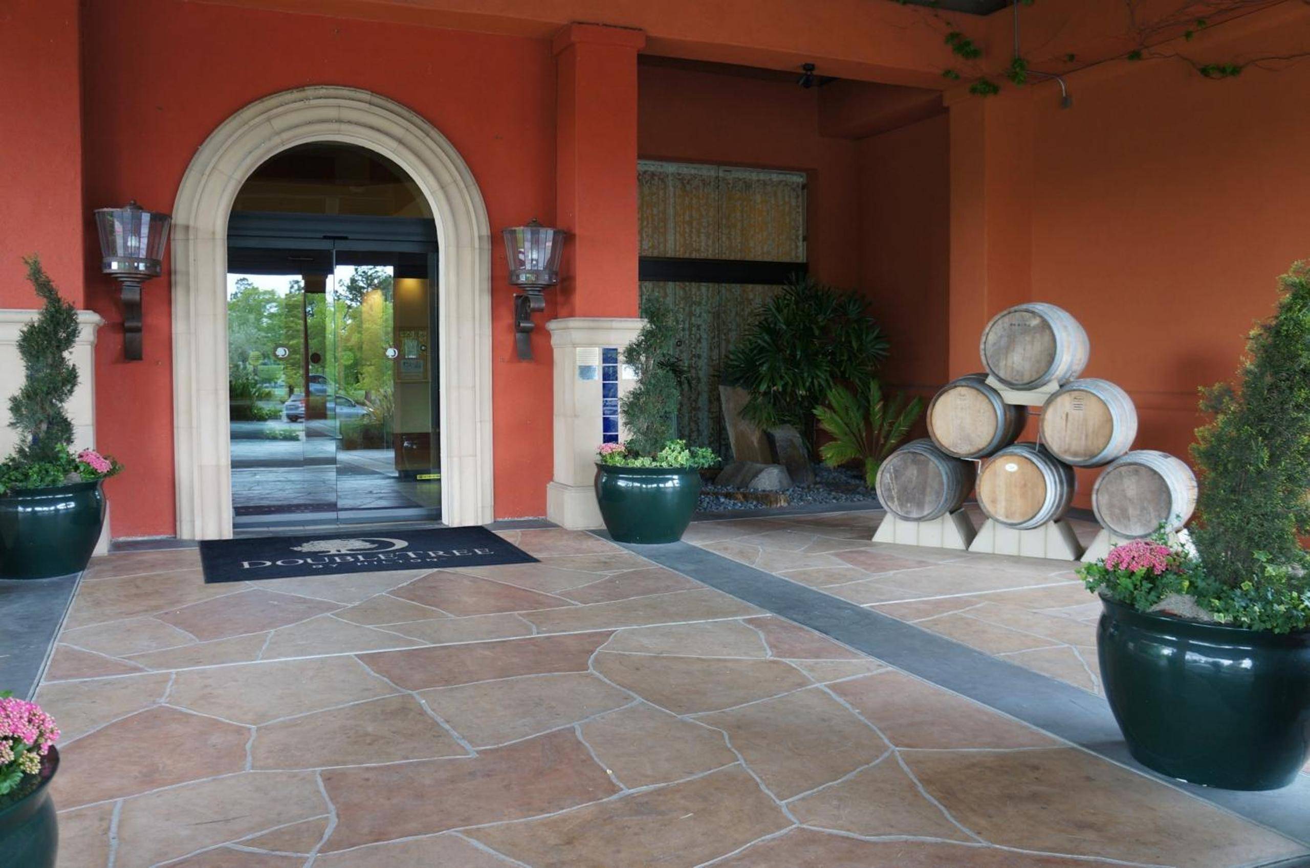 DoubleTree by Hilton Sonoma Wine Country, Rohnert Park : -24% during ...