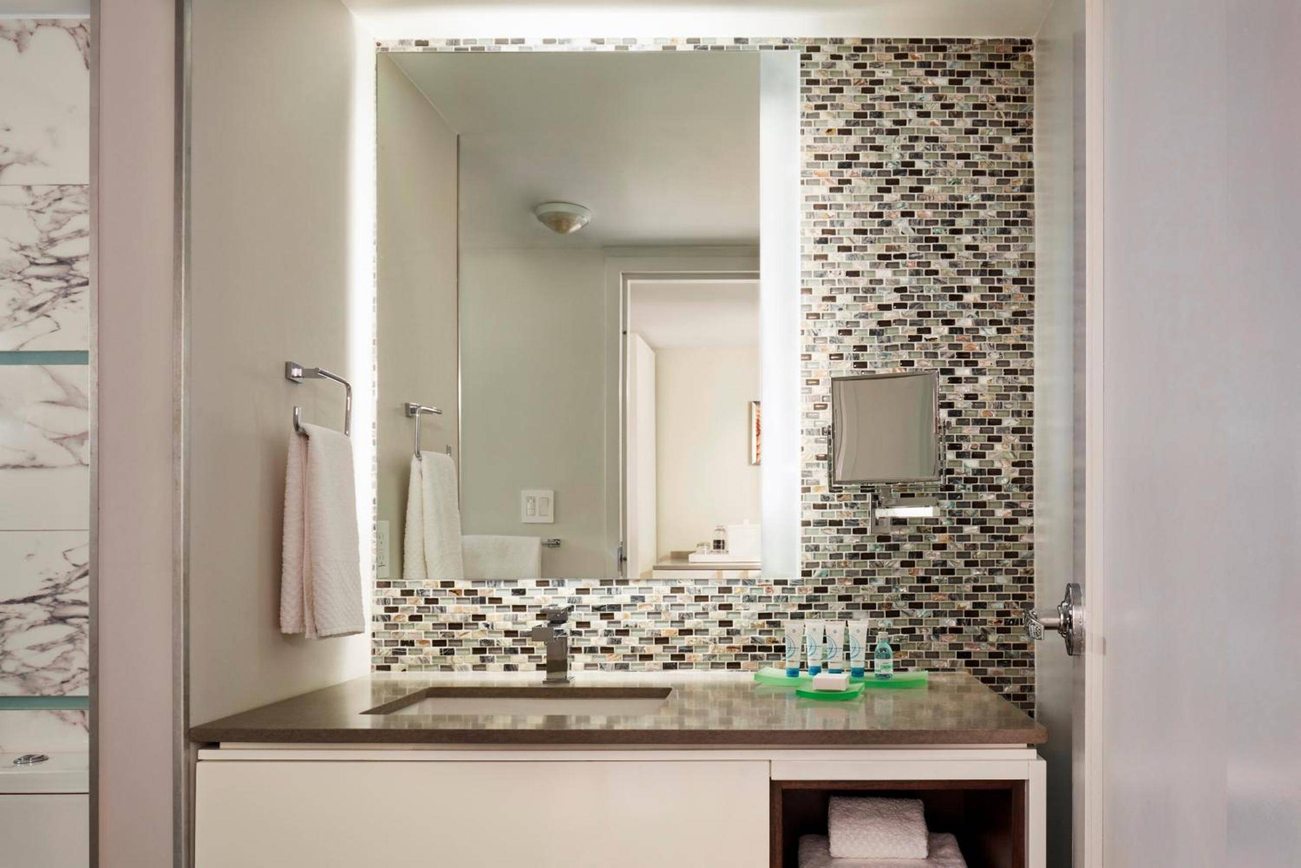 Waterstone Resort & Marina Boca Raton, Curio Collection by Hilton, Boca ...