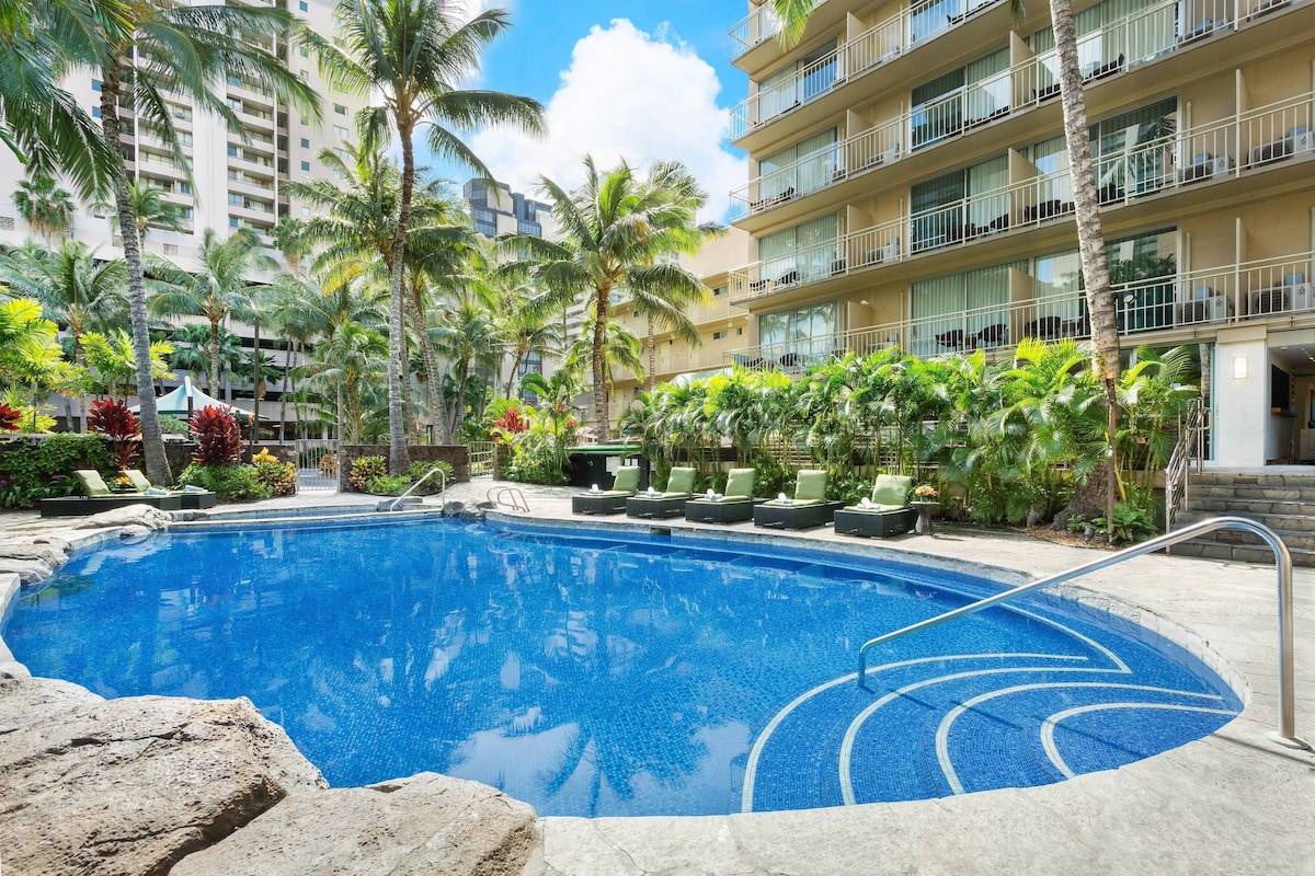 Courtyard by Marriott Waikiki Beach, Waikiki : -62% during the day ...