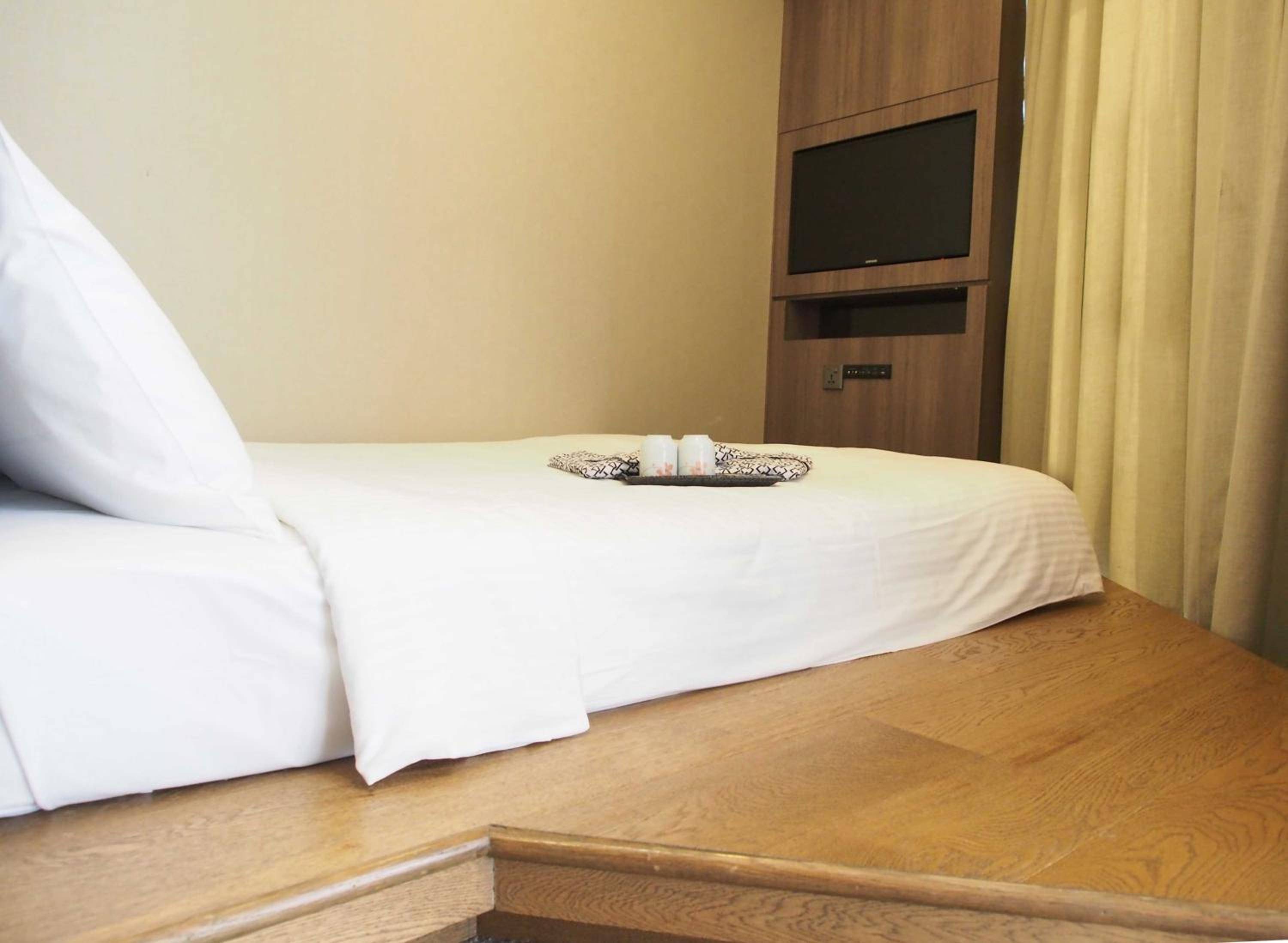 Amrise Hotel Kitchener, Kallang : -57% during the day - Dayuse.sg