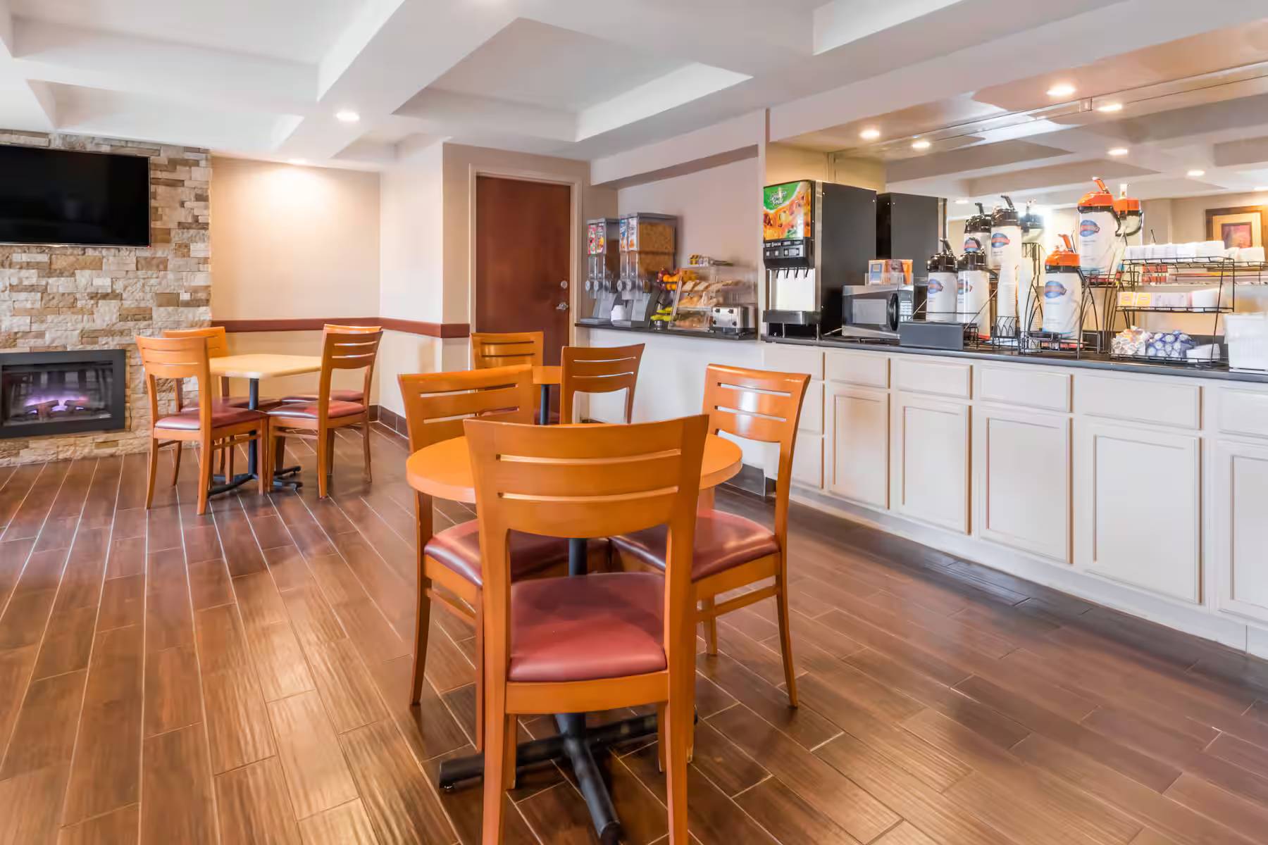 Baymont by Wyndham Georgetown, 250 Outlet Center Drive, Georgetown, KY ...