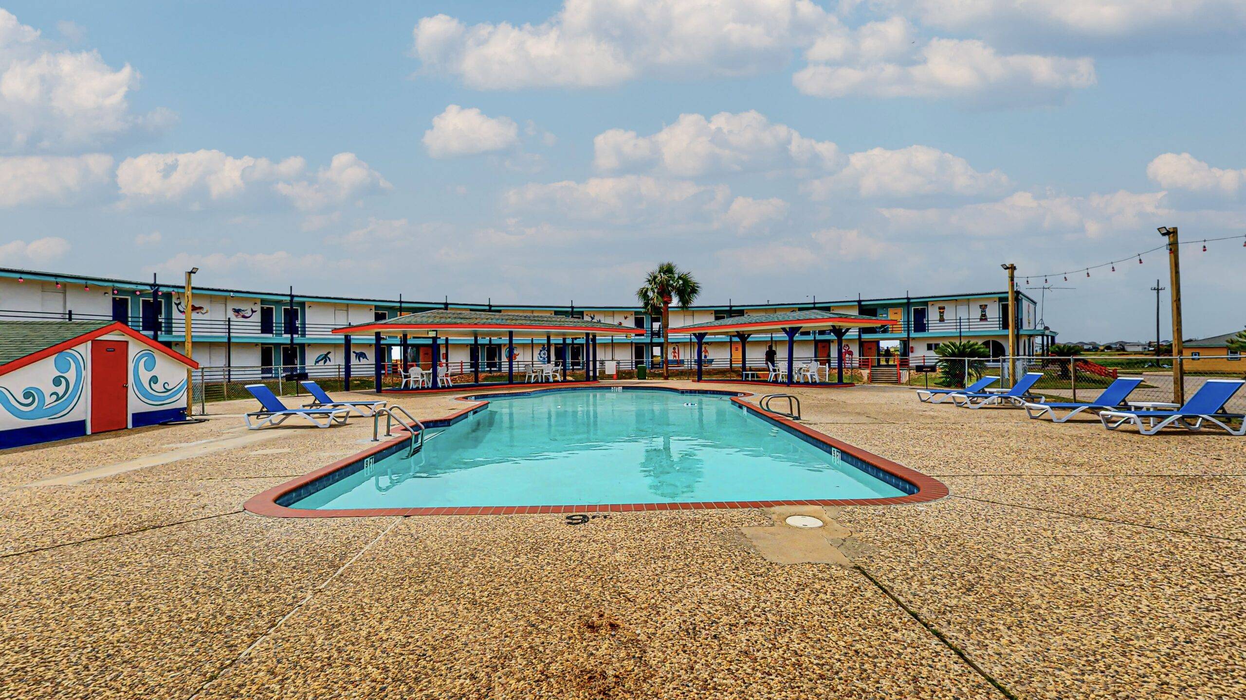 Crystal Palace Resort, 1600 Texas 87 : -40% during the day - Dayuse.com