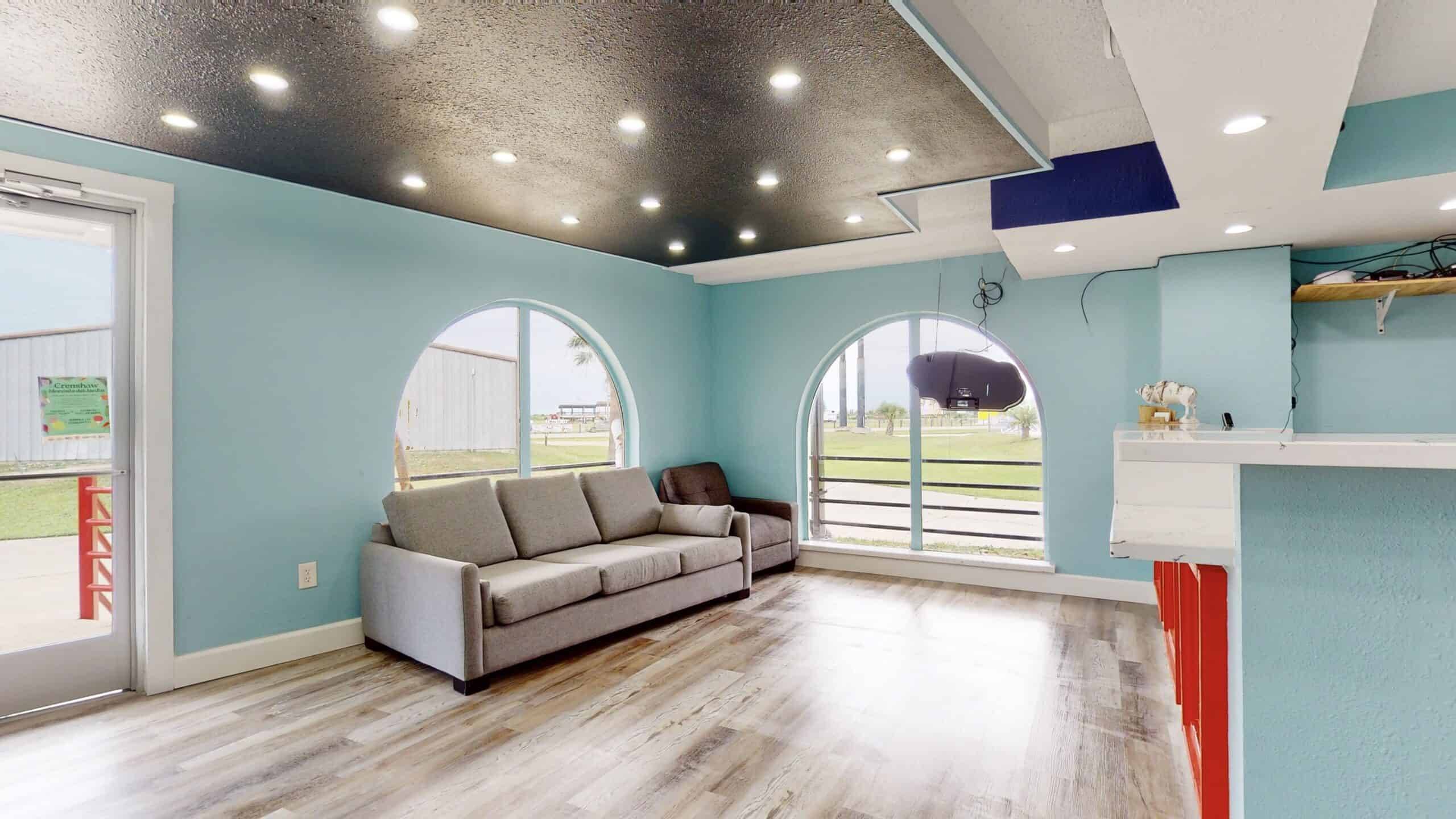 Crystal Palace Resort, 1600 Texas 87 : -40% during the day - Dayuse.com