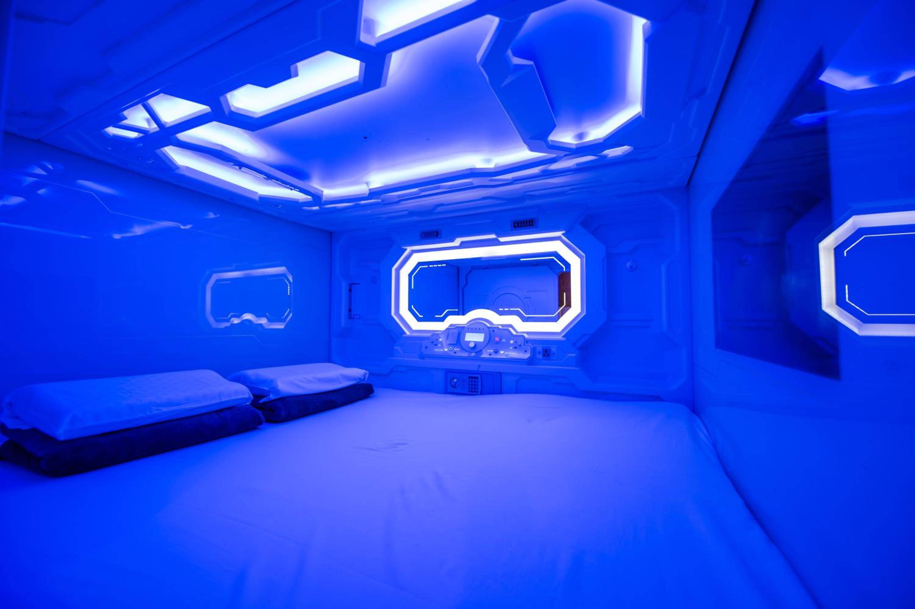 Space Q Capsule Hotel, Haymarket : -27% during the day - Dayuse.com