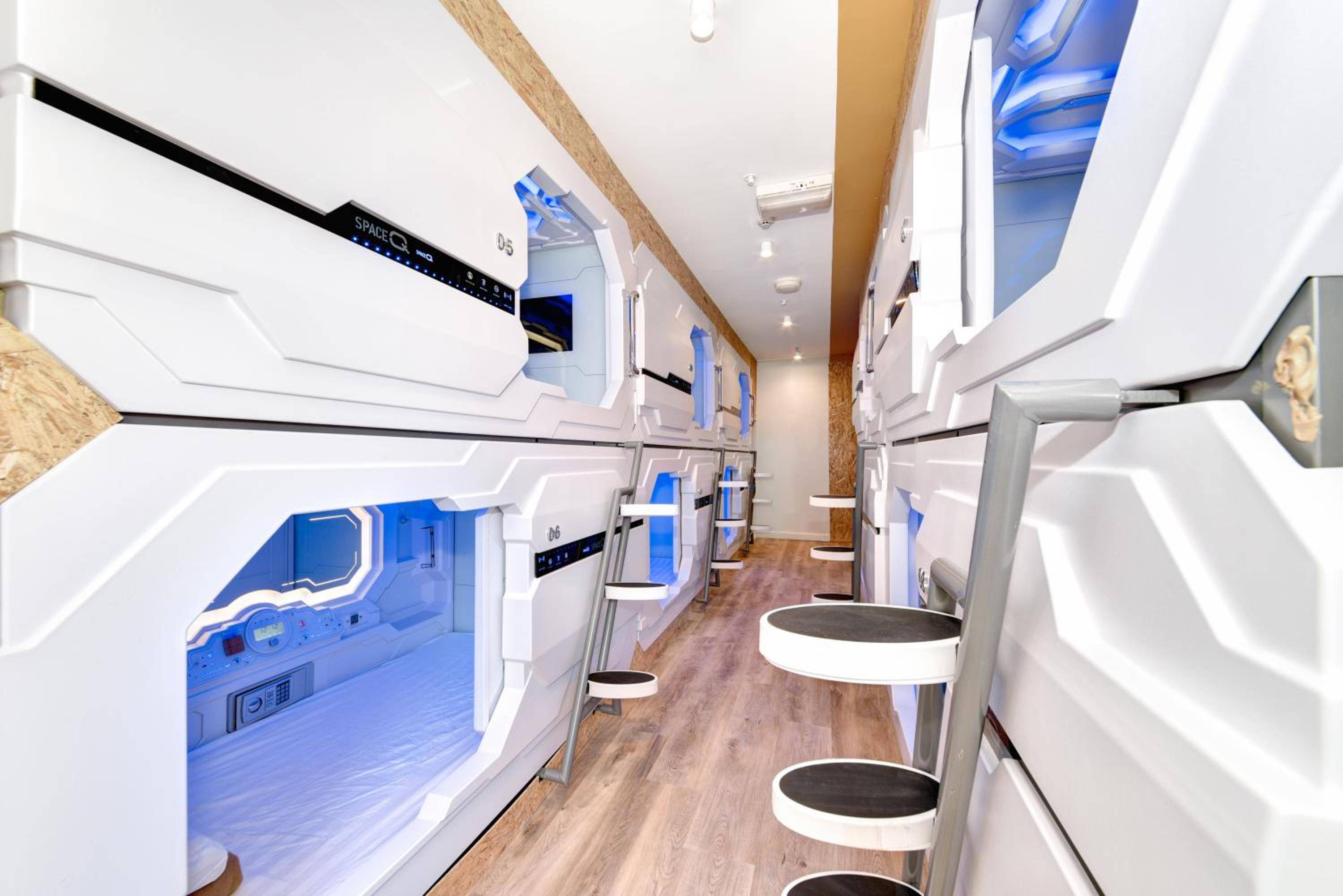 Space Q Capsule Hotel, Haymarket : -27% during the day - Dayuse.com