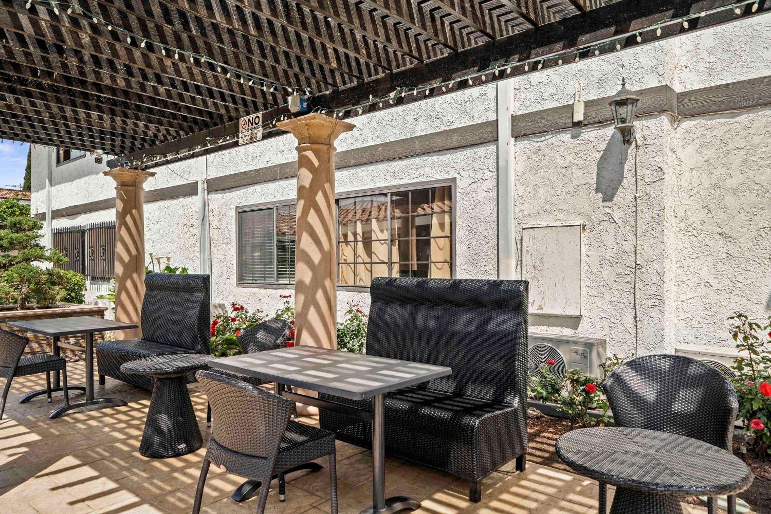 Lemon Tree Hotel and Suites, 1600 E Lincoln Ave, Anaheim, California ...