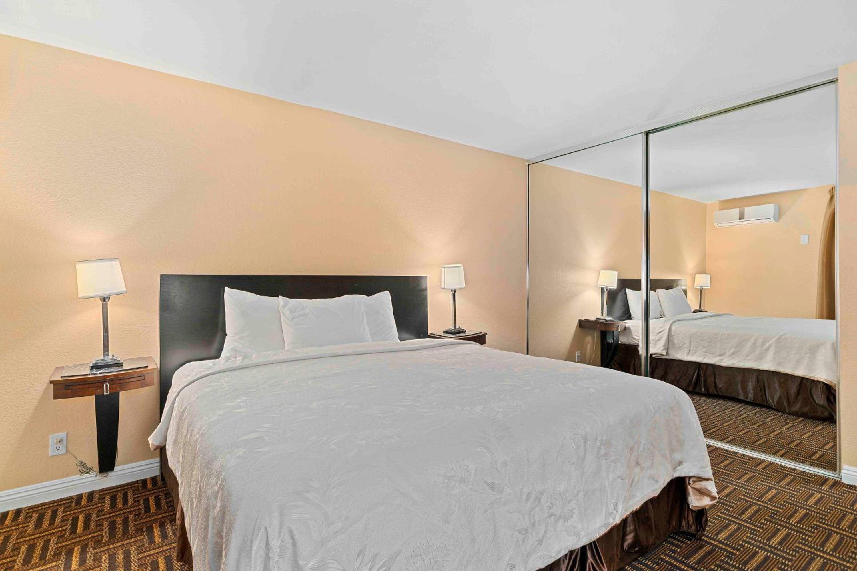 Lemon Tree Hotel and Suites, 1600 E Lincoln Ave, Anaheim, California ...