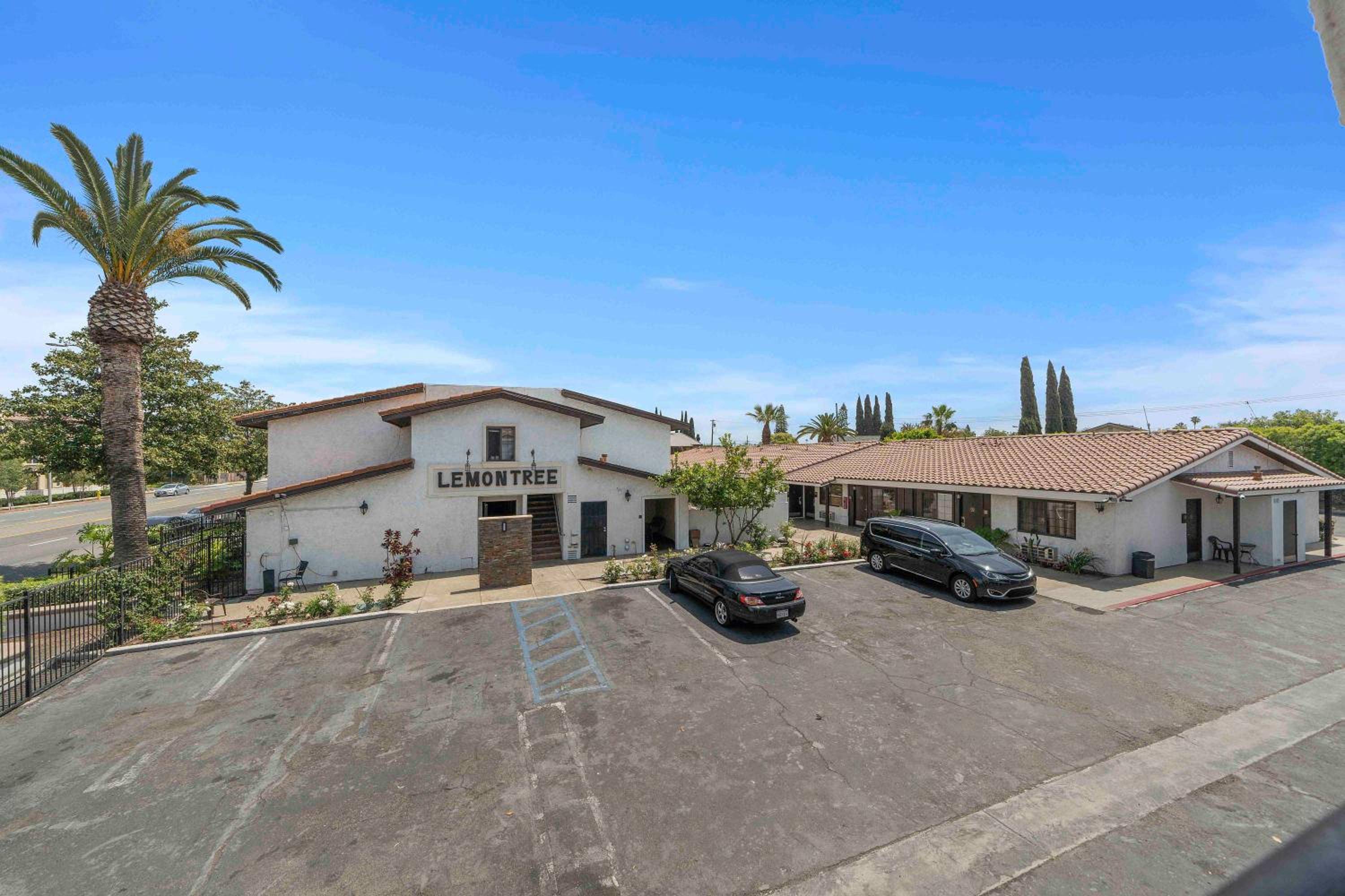 Lemon Tree Hotel and Suites, 1600 E Lincoln Ave, Anaheim, California ...