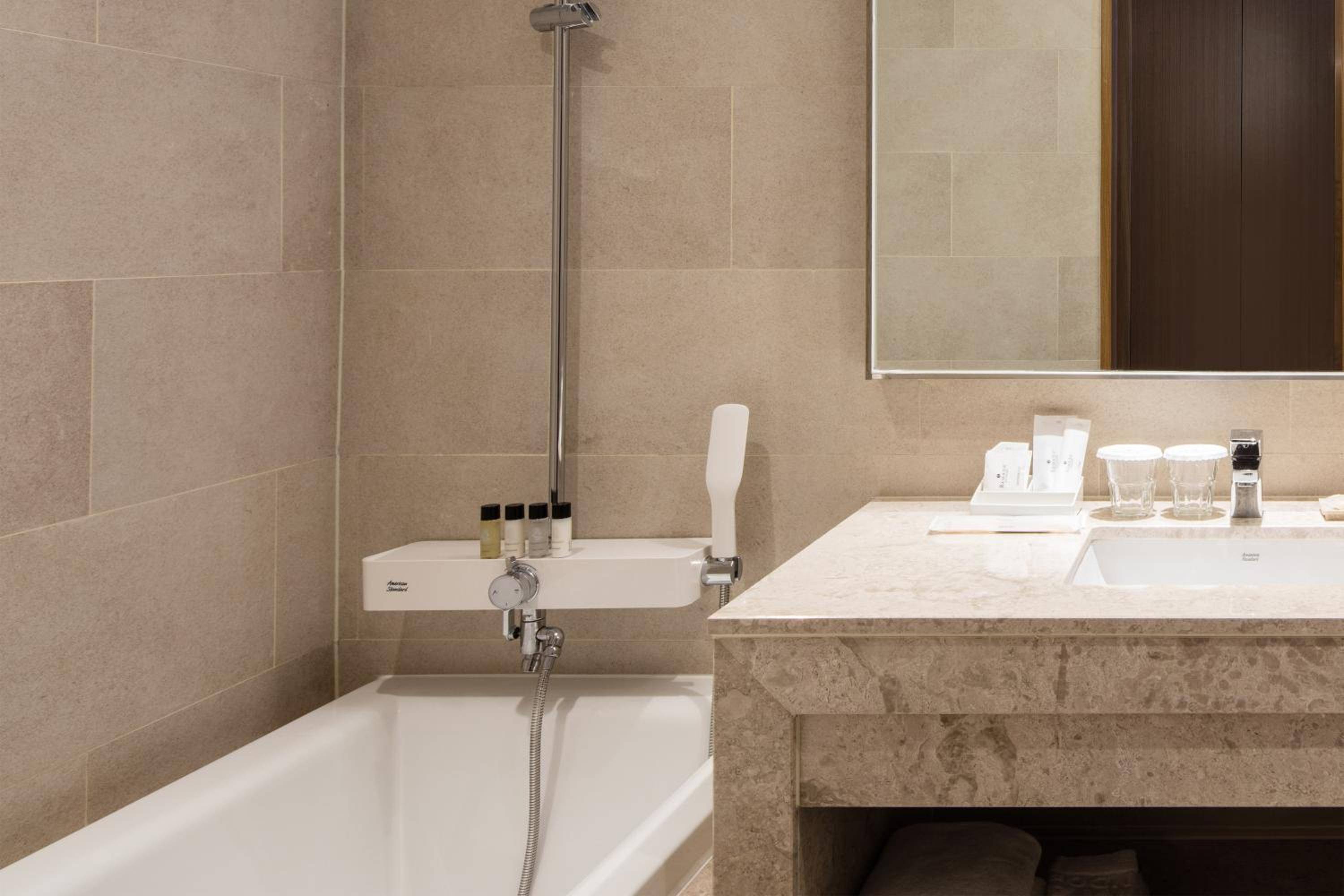 Ramada by Wyndham Seoul Sindorim 라마다 바이 원덤 서울 신도림, 624 Gyeongin-ro ...