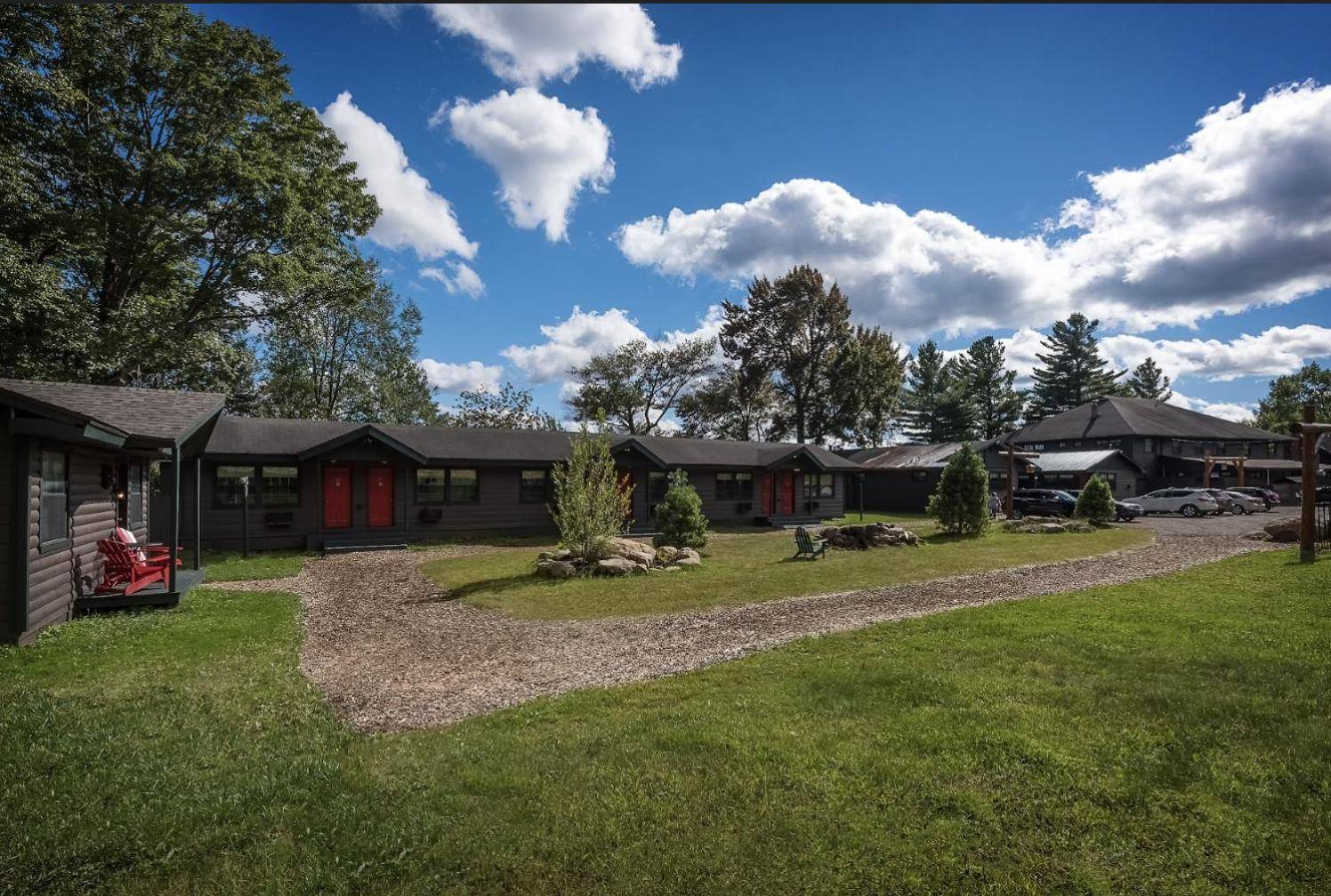 Great Pines By Weekender, Old Forge : -47% during the day - Dayuse.com