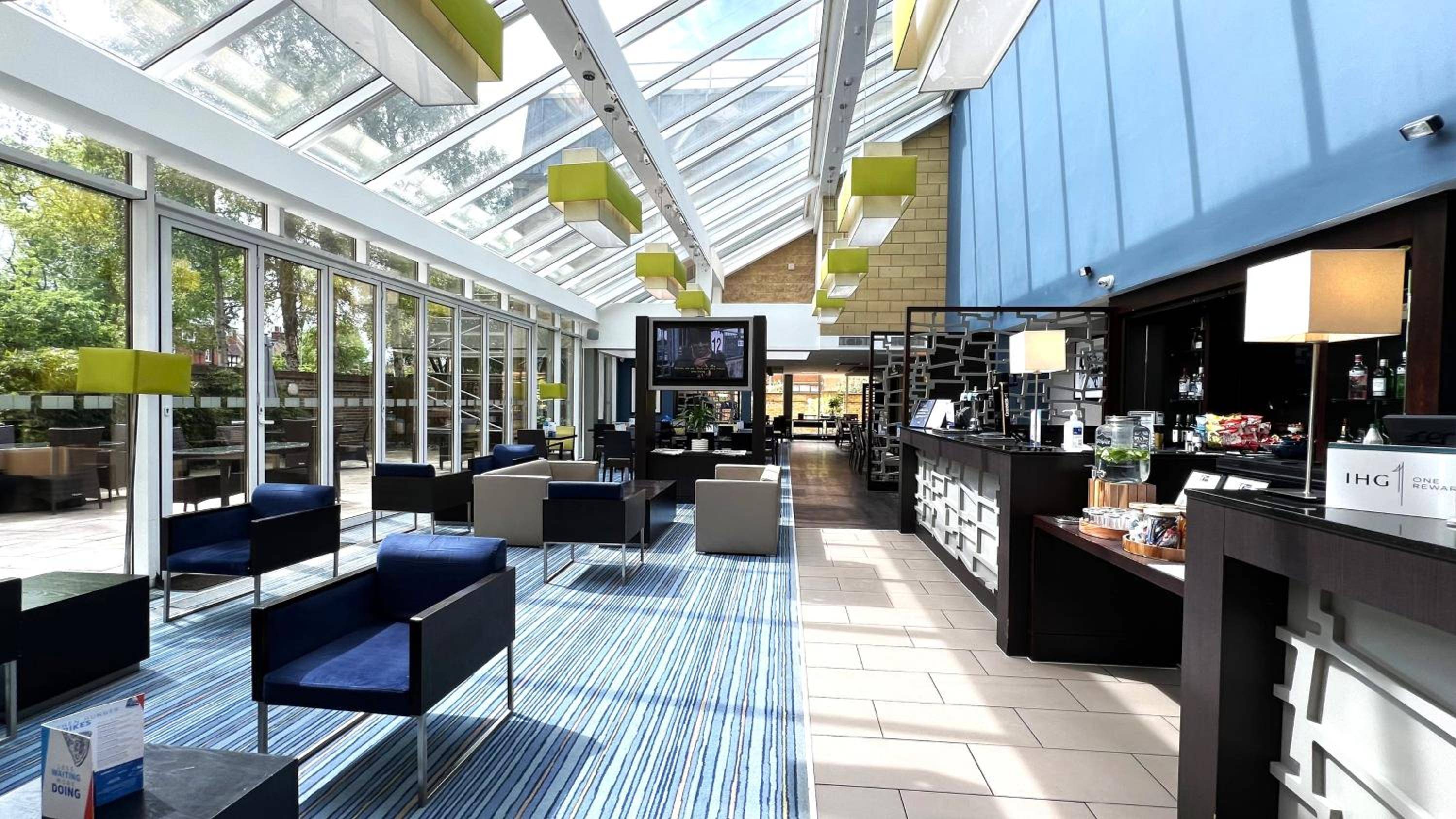 在 - Dayuse.com.hk位於Berkshire 的 Holiday Inn Express - Windsor: 享受-27% 日間優惠