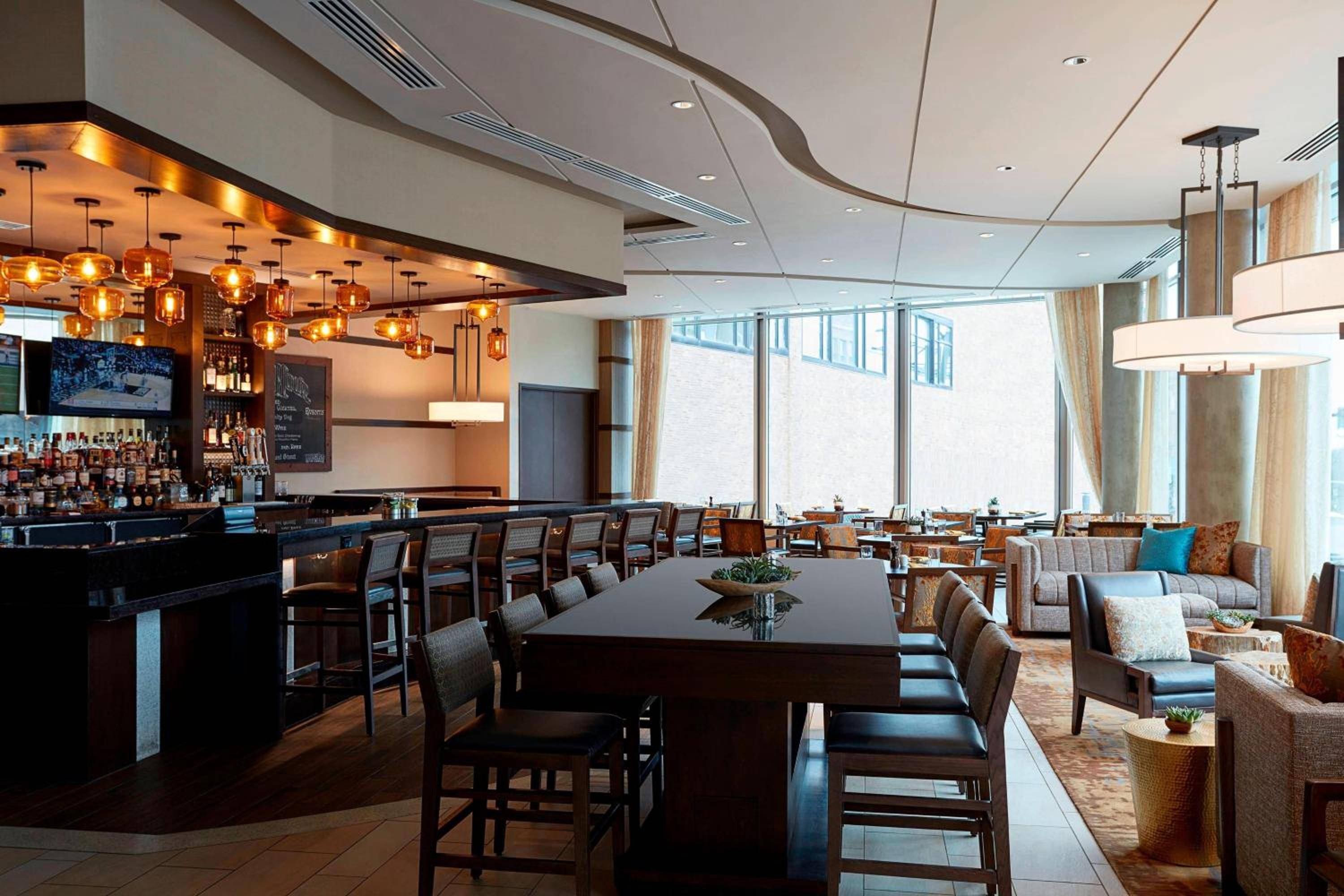 Ithaca Marriott Downtown on the Commons, Downtown: -48% durante o dia ...