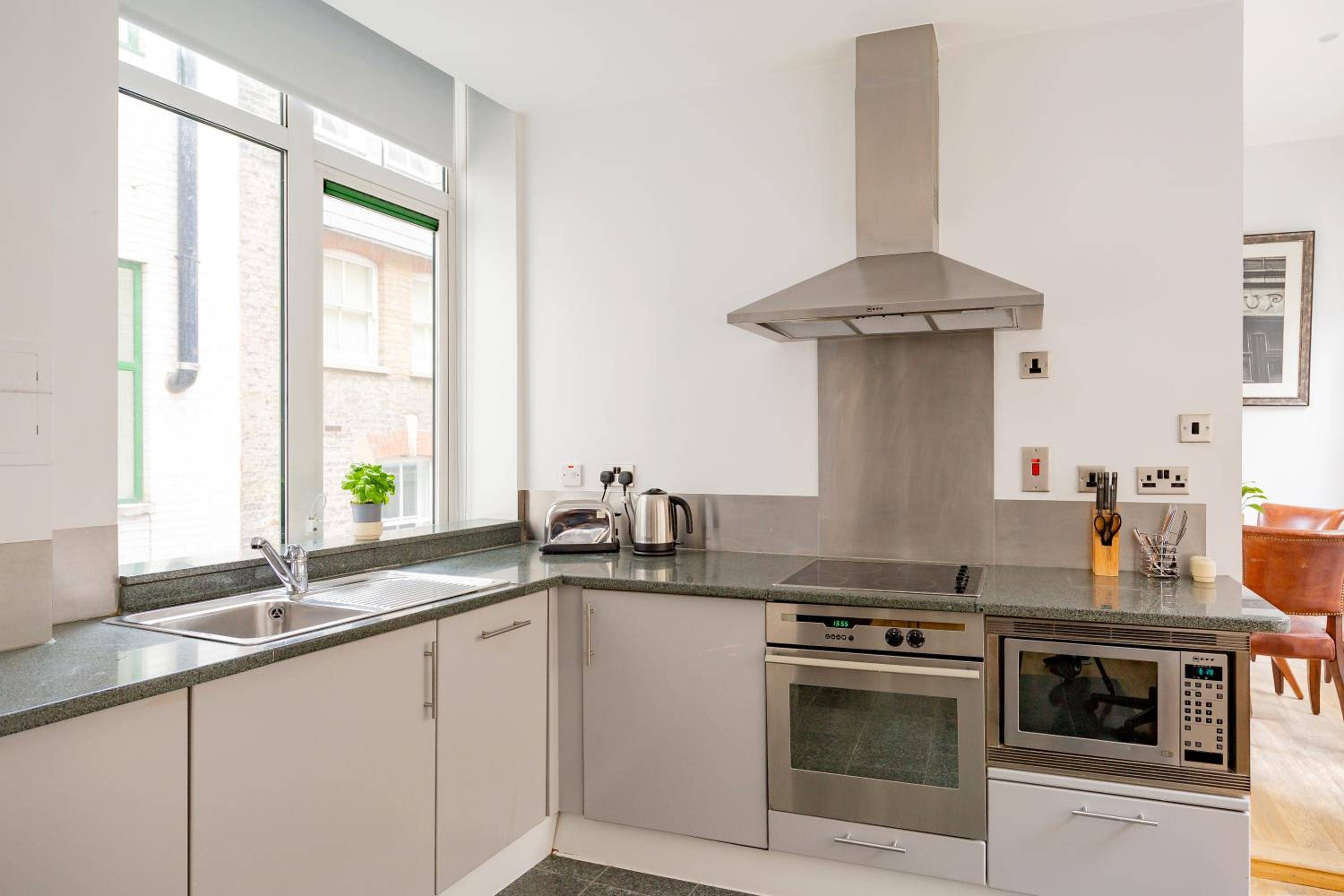 196 Bishopsgate, Greater London : -29% during the day - Dayuse.com